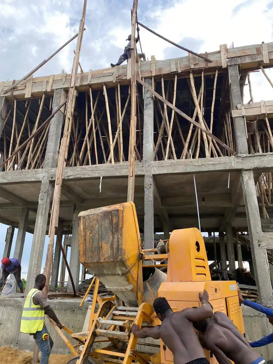 TMH500L Hoist Lifting Concrete Mixer - High Efficiency