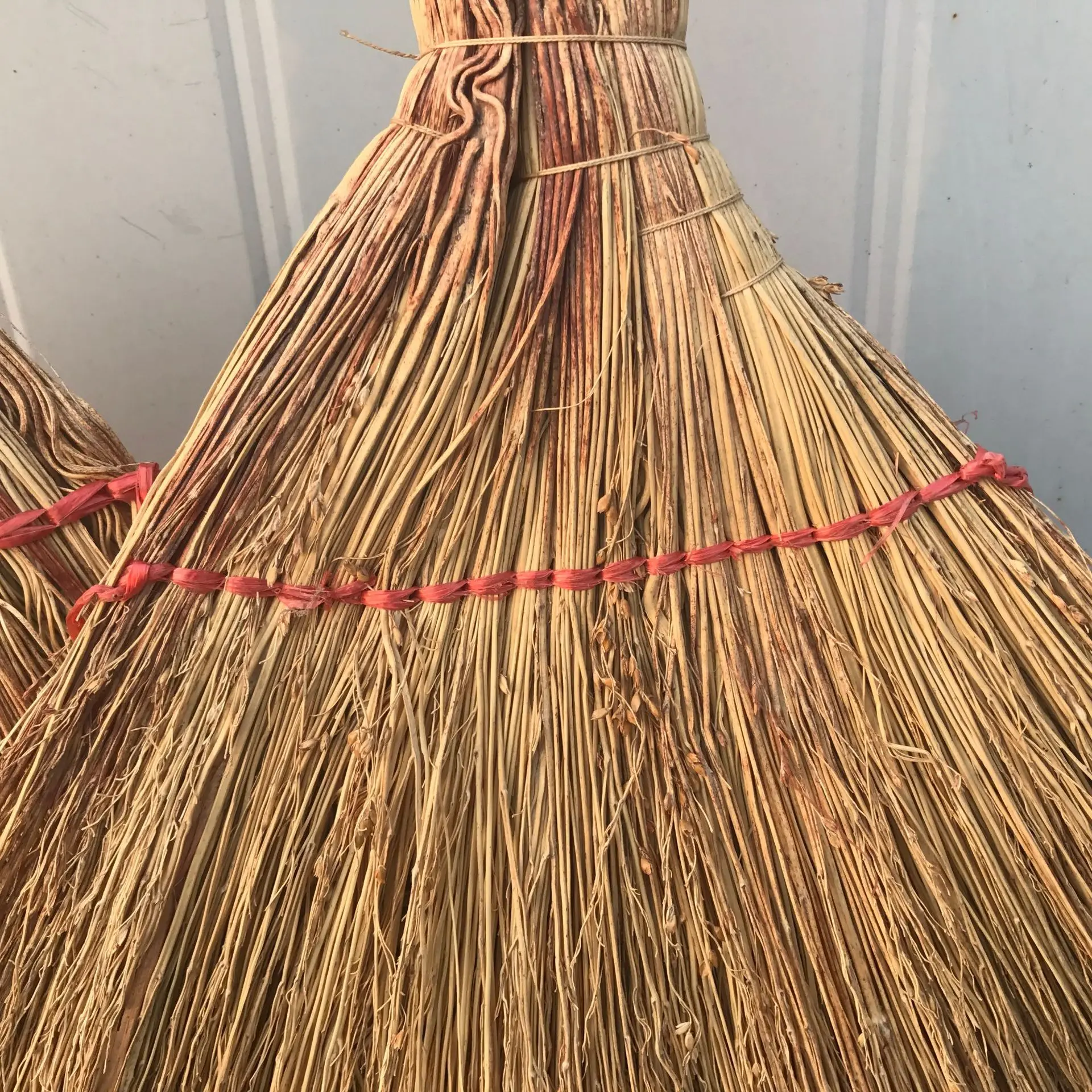 Outdoor Garden Sorghum Broom And Sorghum Grass Corn Broom With Long ...