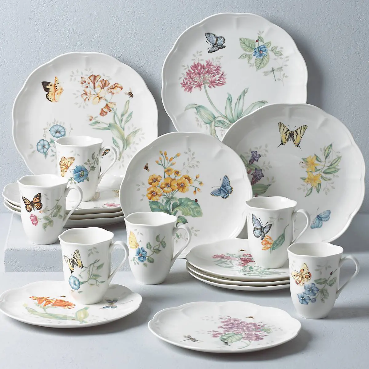Butterfly Meadow 18-Piece Melamine Dinnerware Set Minimalist Round ...