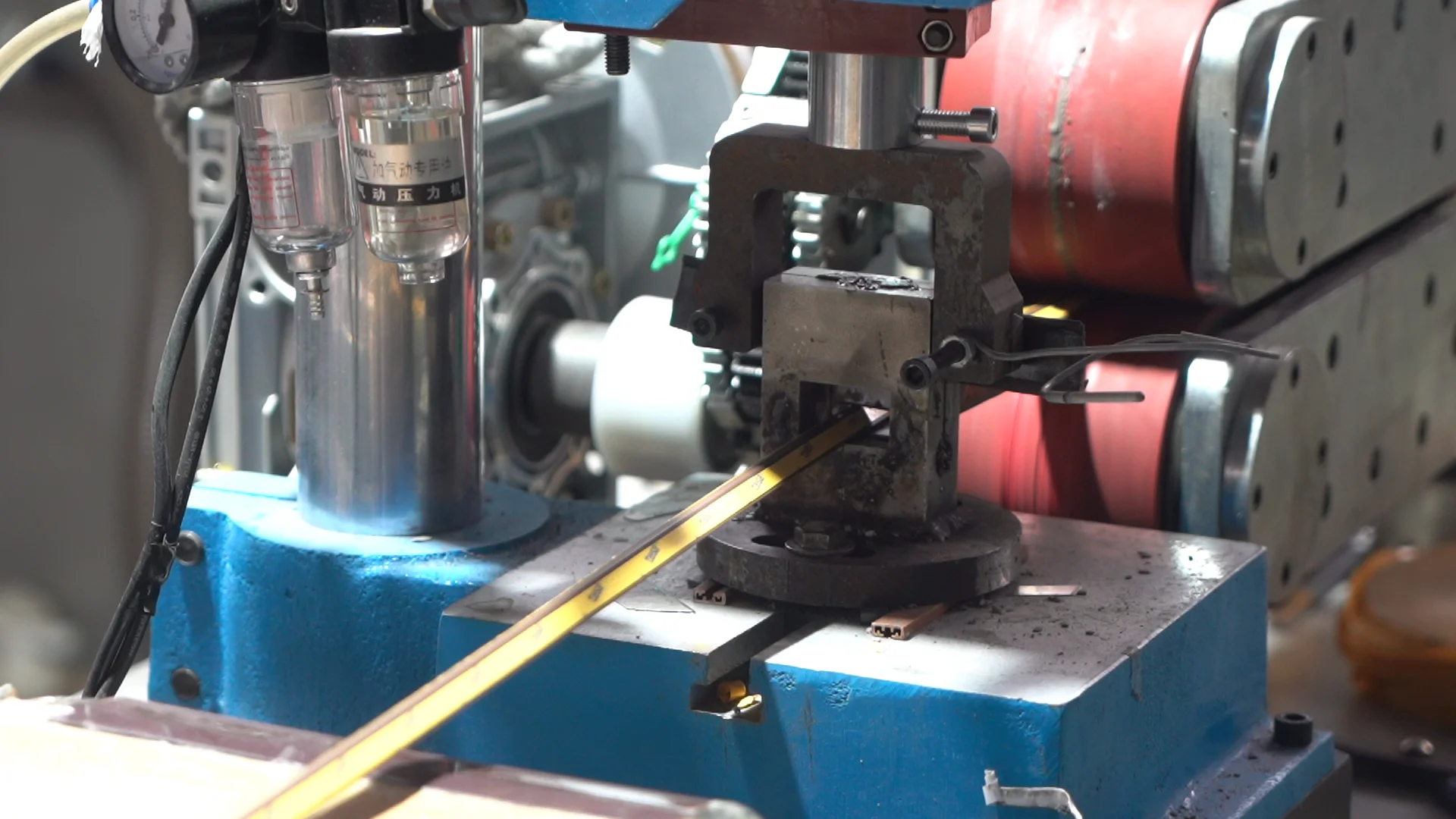 T Shape Vinyl Metal Edge Banding Rubber Edge Trim Sealing For Tables ...