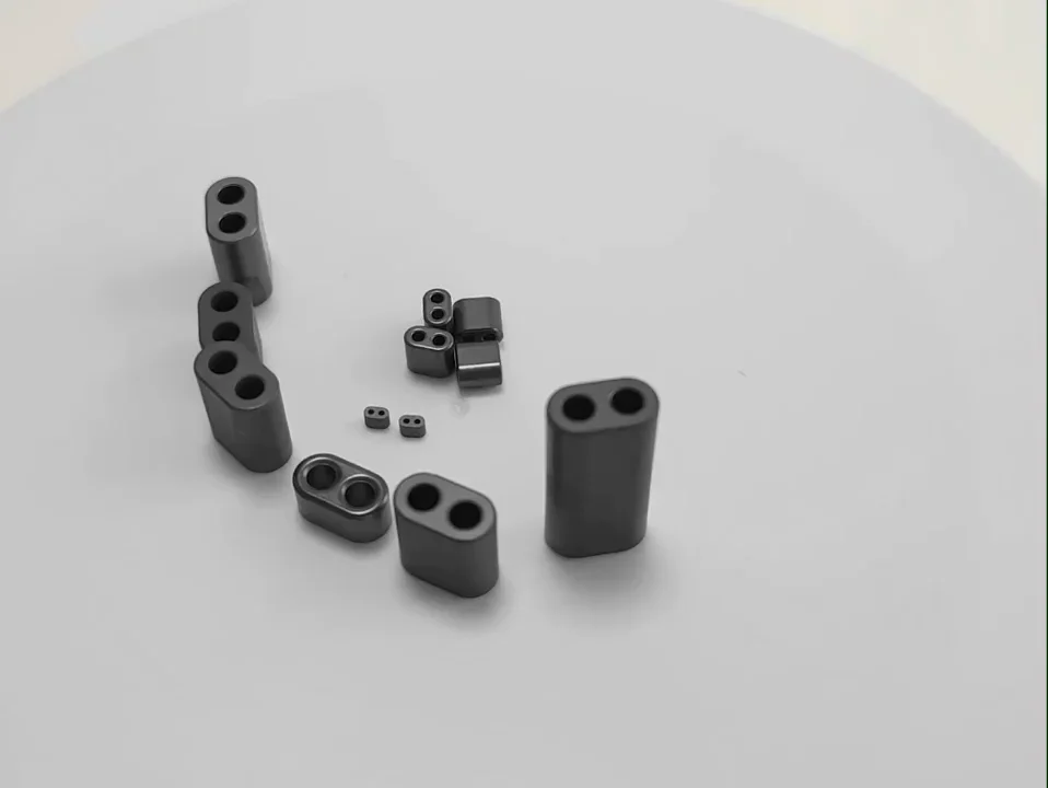 61 Material Ferrite Core Low-frequency 2 Hole Wideband Emc Magnetic ...