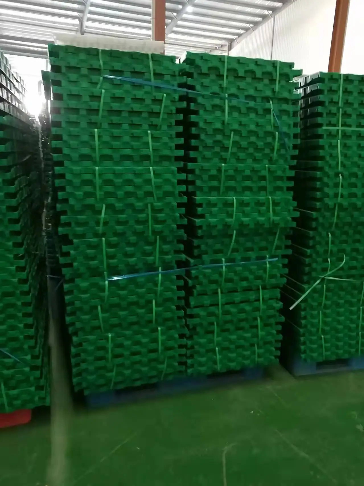 Plastic Slatted Mats for Goat Farms - Durable & Efficient
