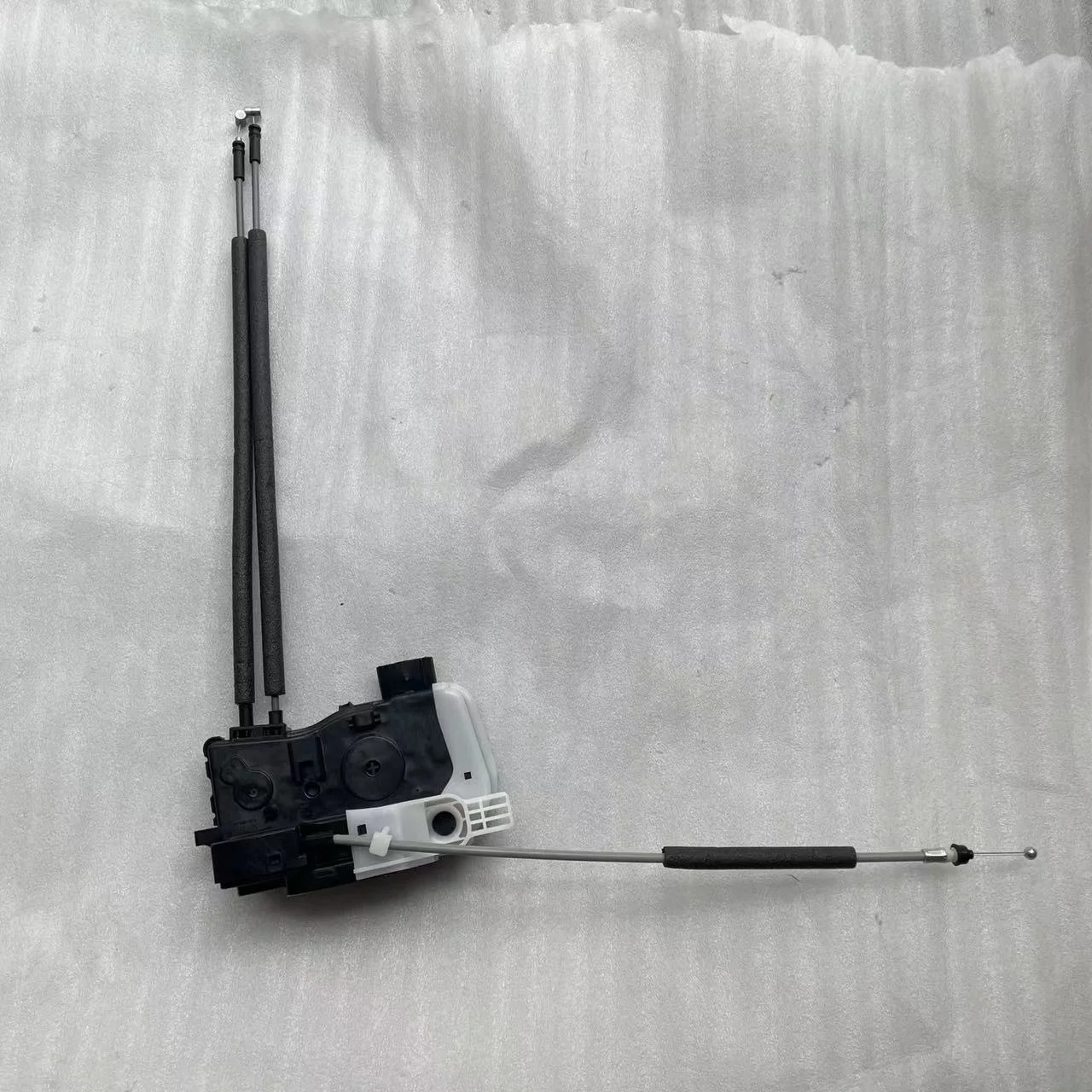 现代图森81410-2s000汽车门锁执行器后门闩总成 - Buy 门锁执行器,门锁,门锁锁扣执行器电机 Product on Alibaba.com