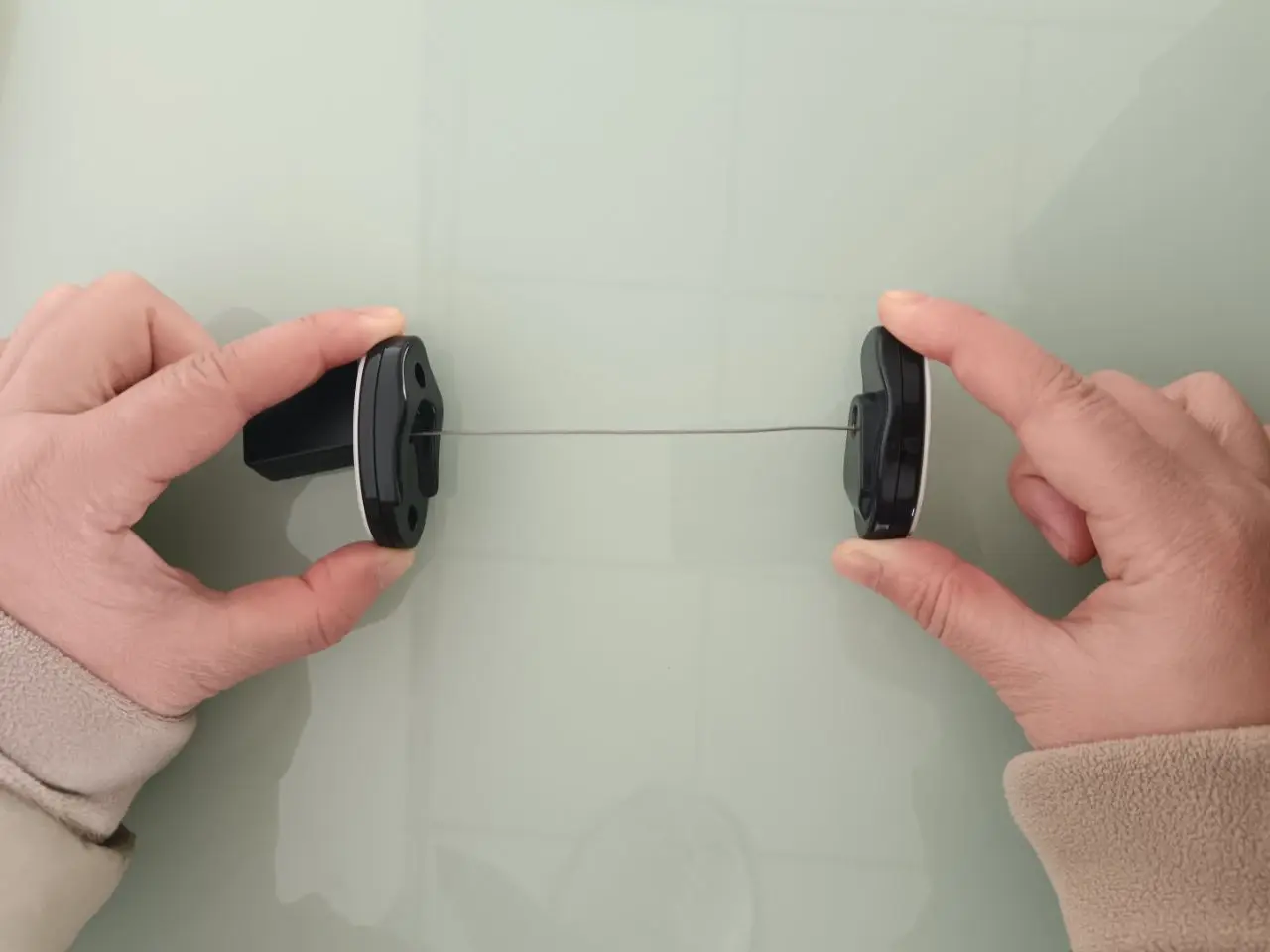 B1112 Retractable Steel Cable Pull Box Holder For Dummy Phone - Buy ...