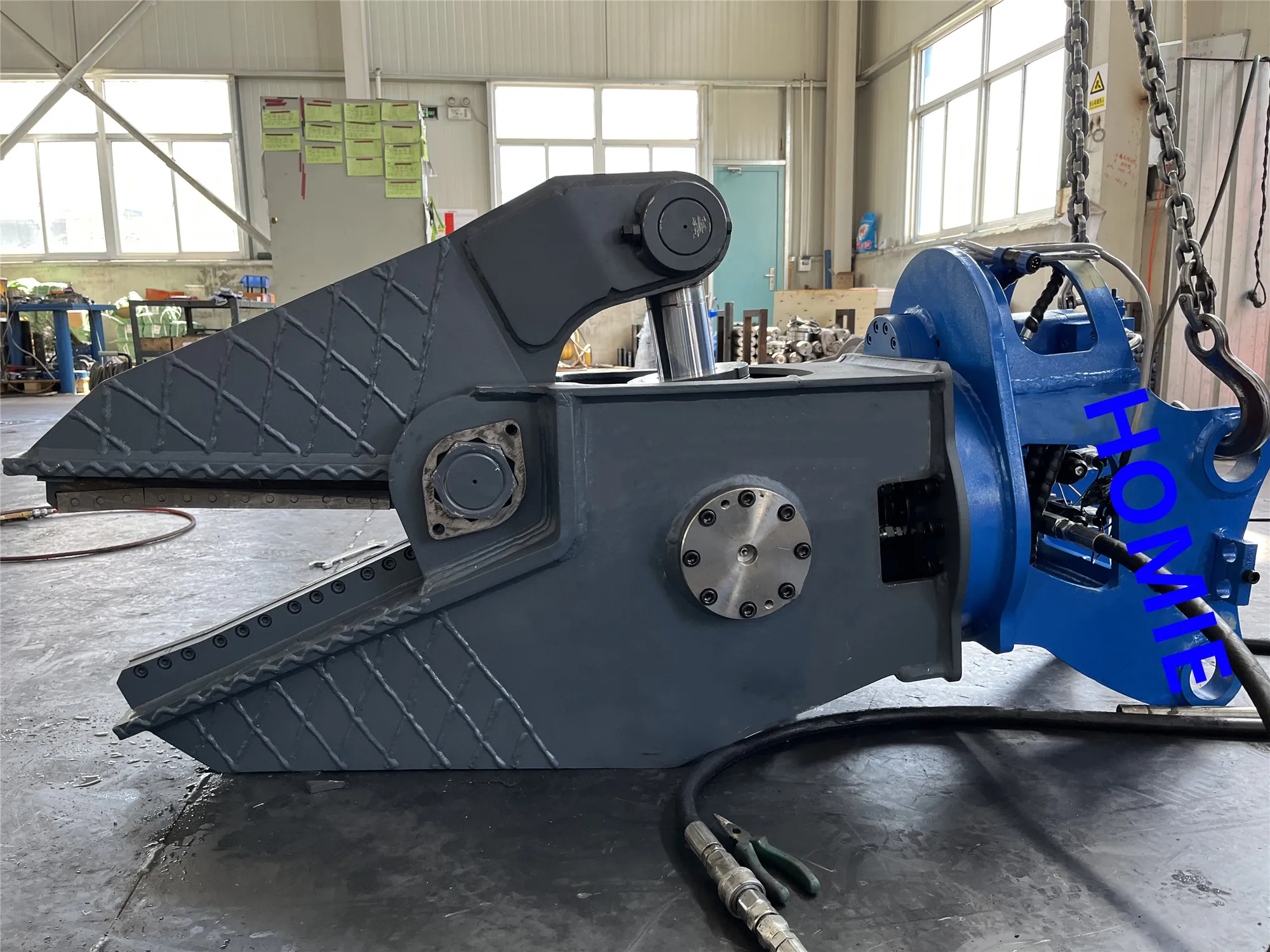 Scrap Metal Yard Recycling Use Rotary Scrap Metal Shear for 7 Ton ...