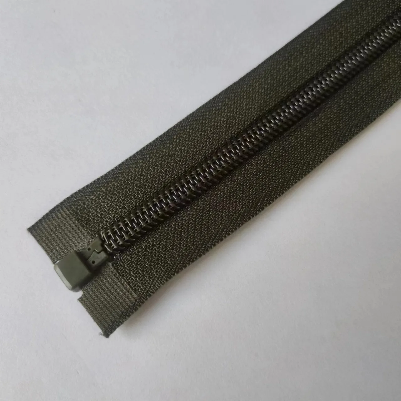 5# Nylon Injection Molding Fork Open Tail Zipper Metal Pull Head Down ...