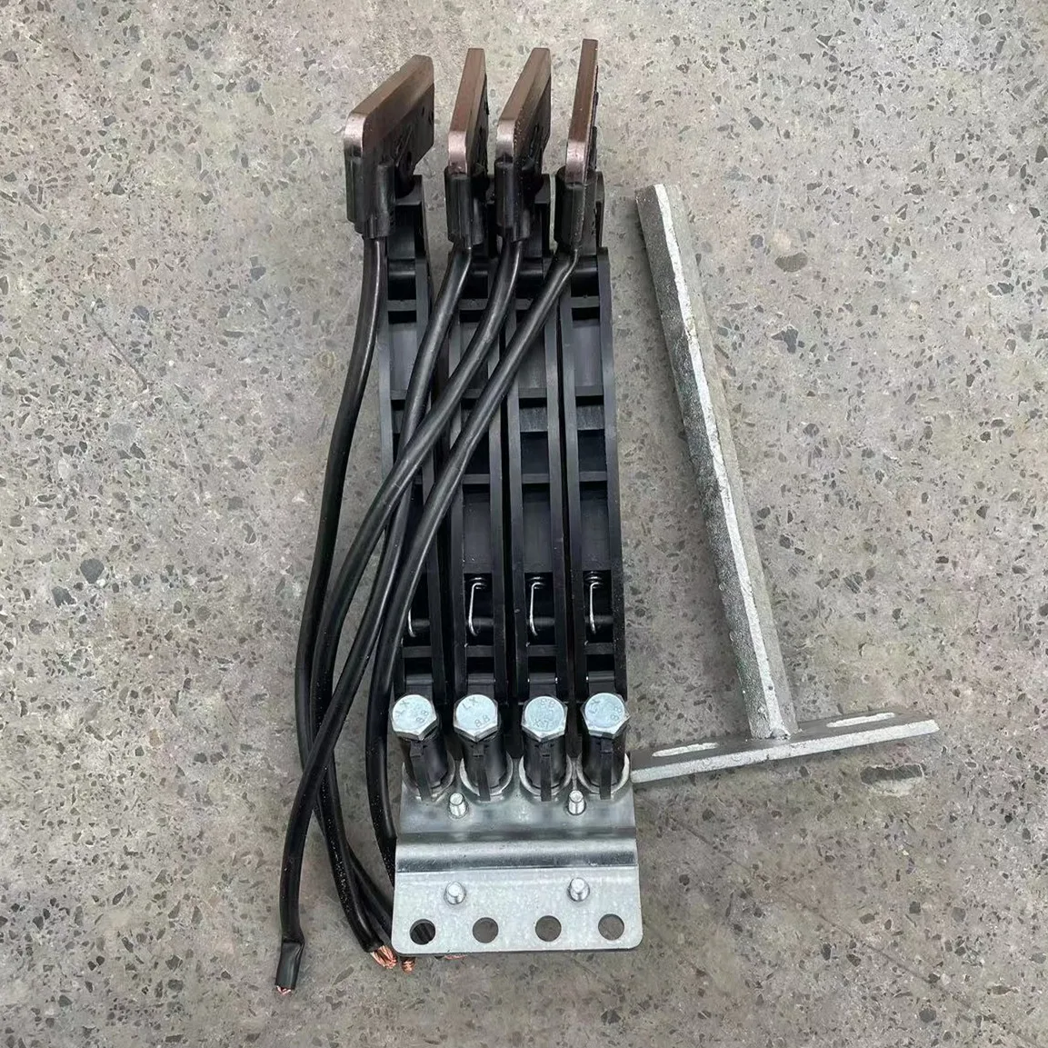 60A Current Collector - Safe and Efficient Electrical Solutions