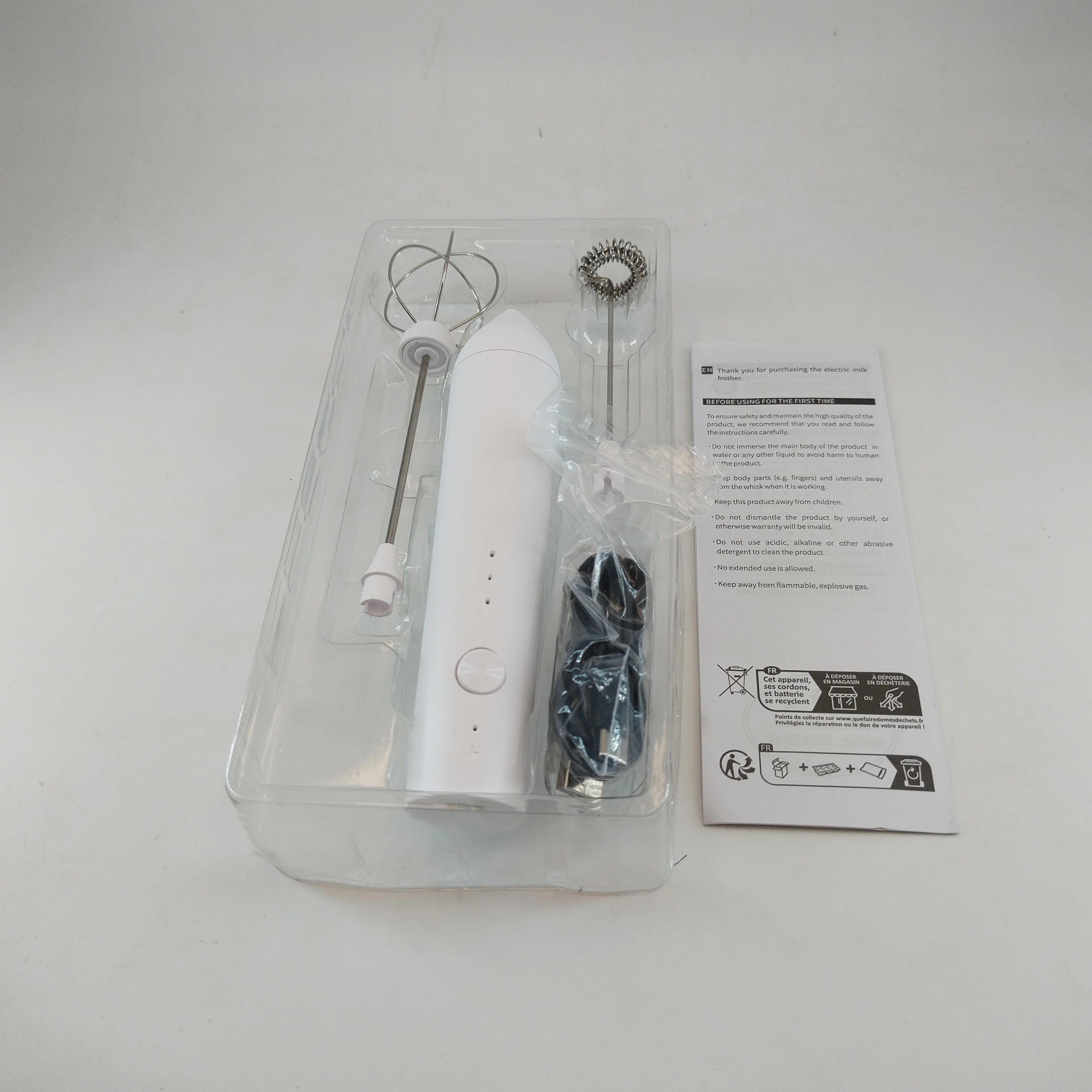 A Portable Hand-Held Electric Milk Mixer Mixes Drinks Stirrer Automatic ...