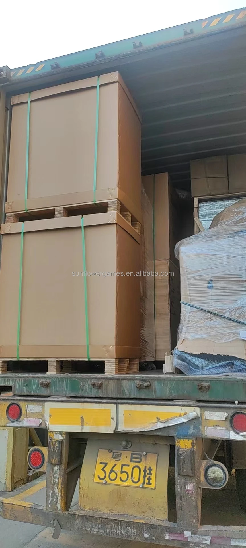 Coin Operated Prize Vending Amusement Game Machine Push Keyhole Prize ...