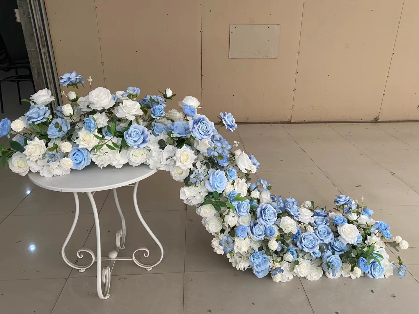 Customized Artificial Red White Flower Runners Decoration Flowers Row ...