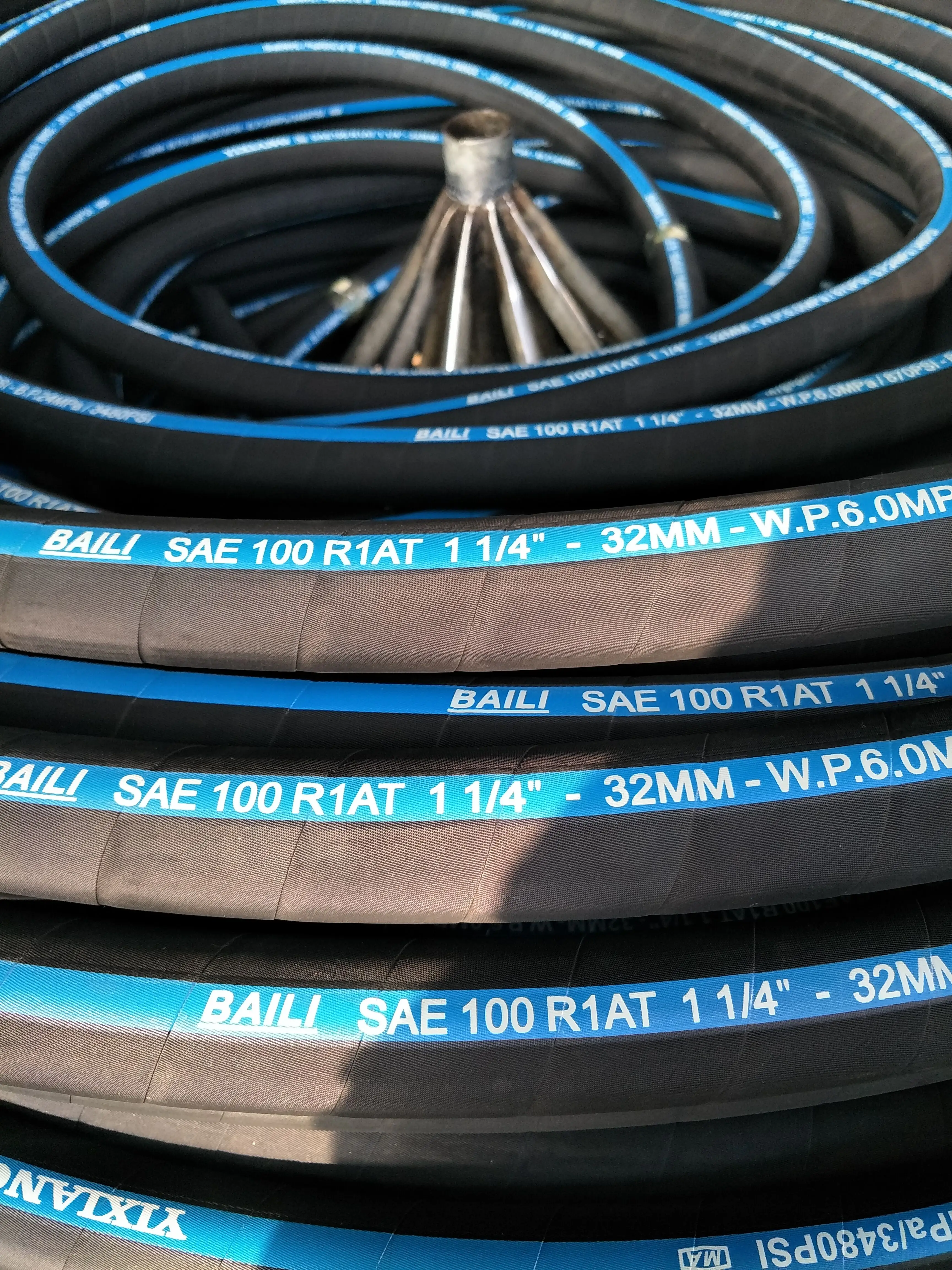 High Pressure Hydraulic Hose - DIN EN 853 1SN DN8 WP 215 BAR
