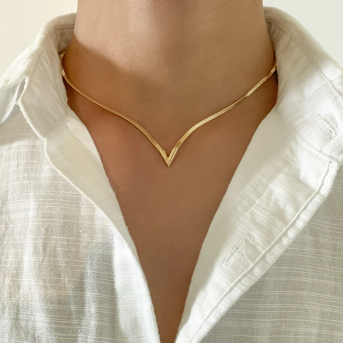V collar necklace store