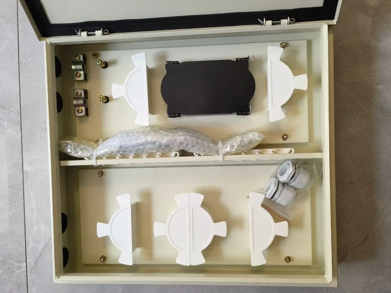 Outdoor Metal 12core 24core Fiber Enclosure Wall Mount With High ...