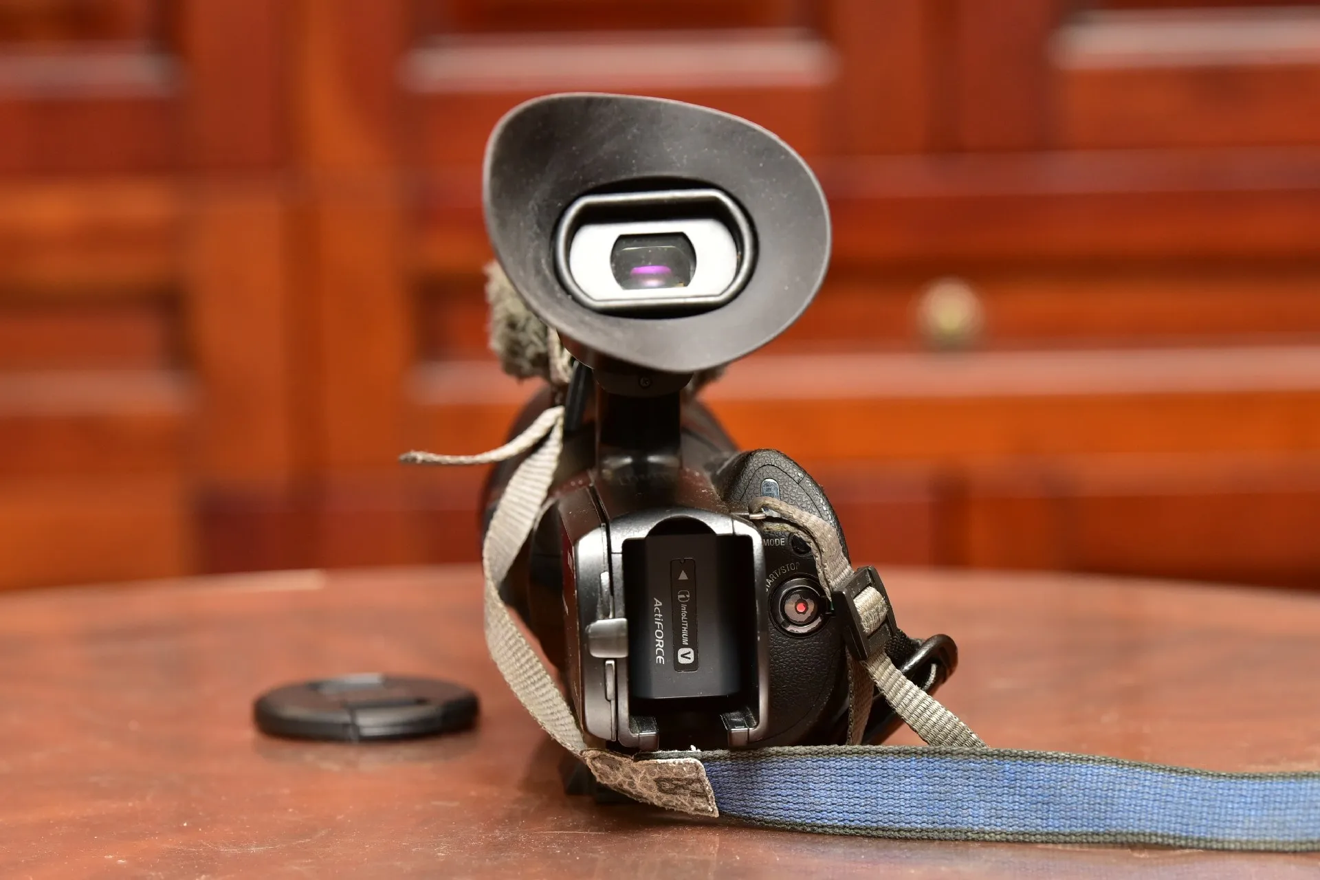 Sony NEX-VG20E Vlog Camera - High Quality at Low Price