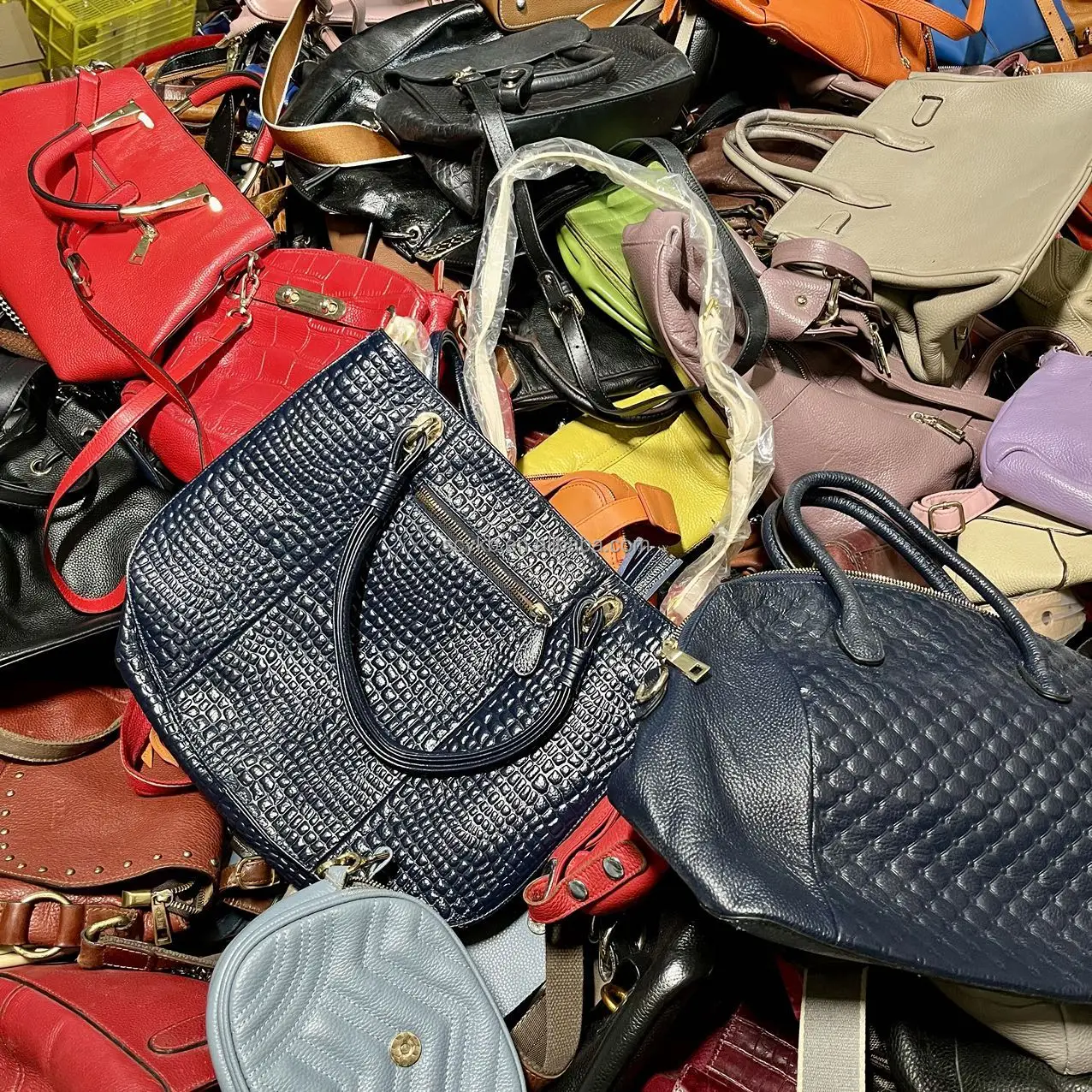 Alibaba.com: A15 Philippines wholesale used ladies' sling handbags, luxury branded second-hand ...