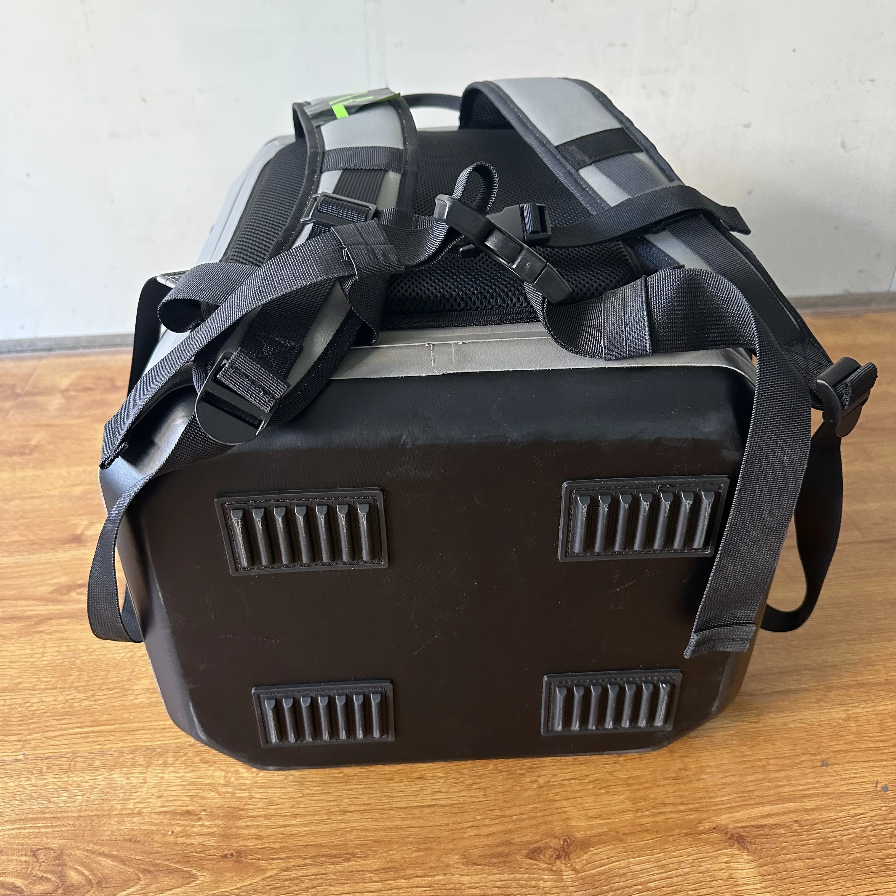 Magnetic Zipperless Waterproof Cooler Bag Backpack| Alibaba.com