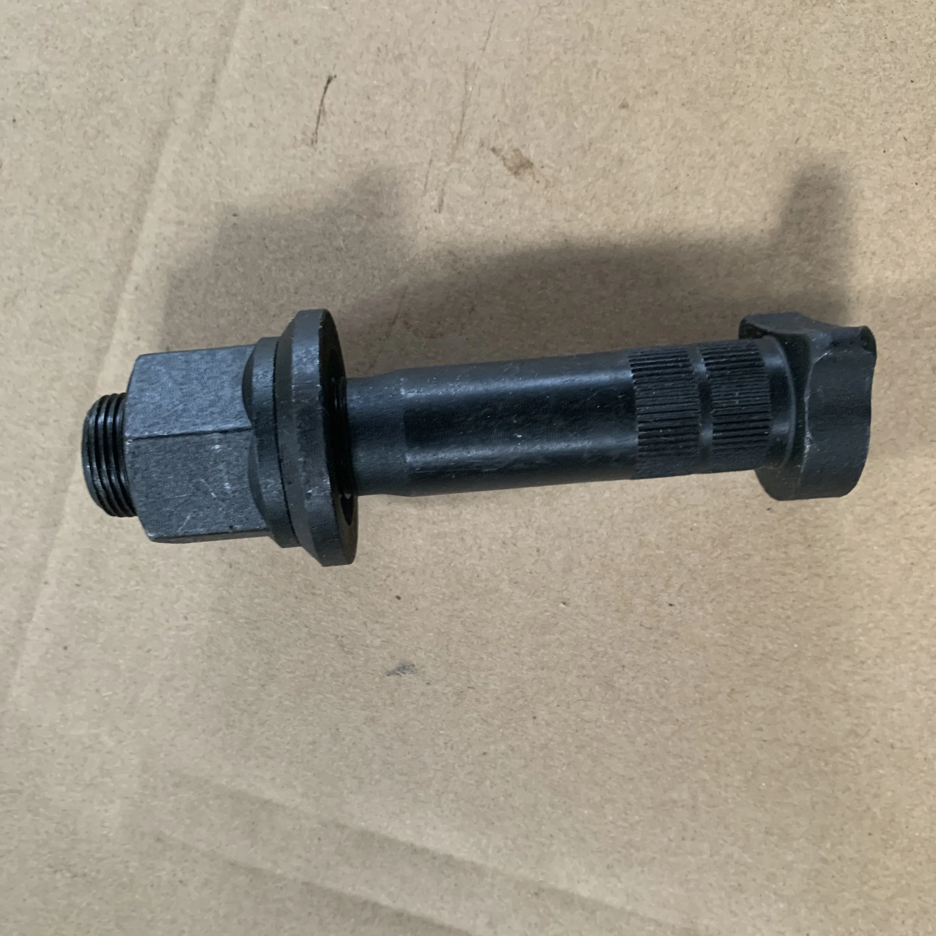 SINOTRUK HOWO HOWO A7 Rear Wheel Bolts WG9112340123| Alibaba.com