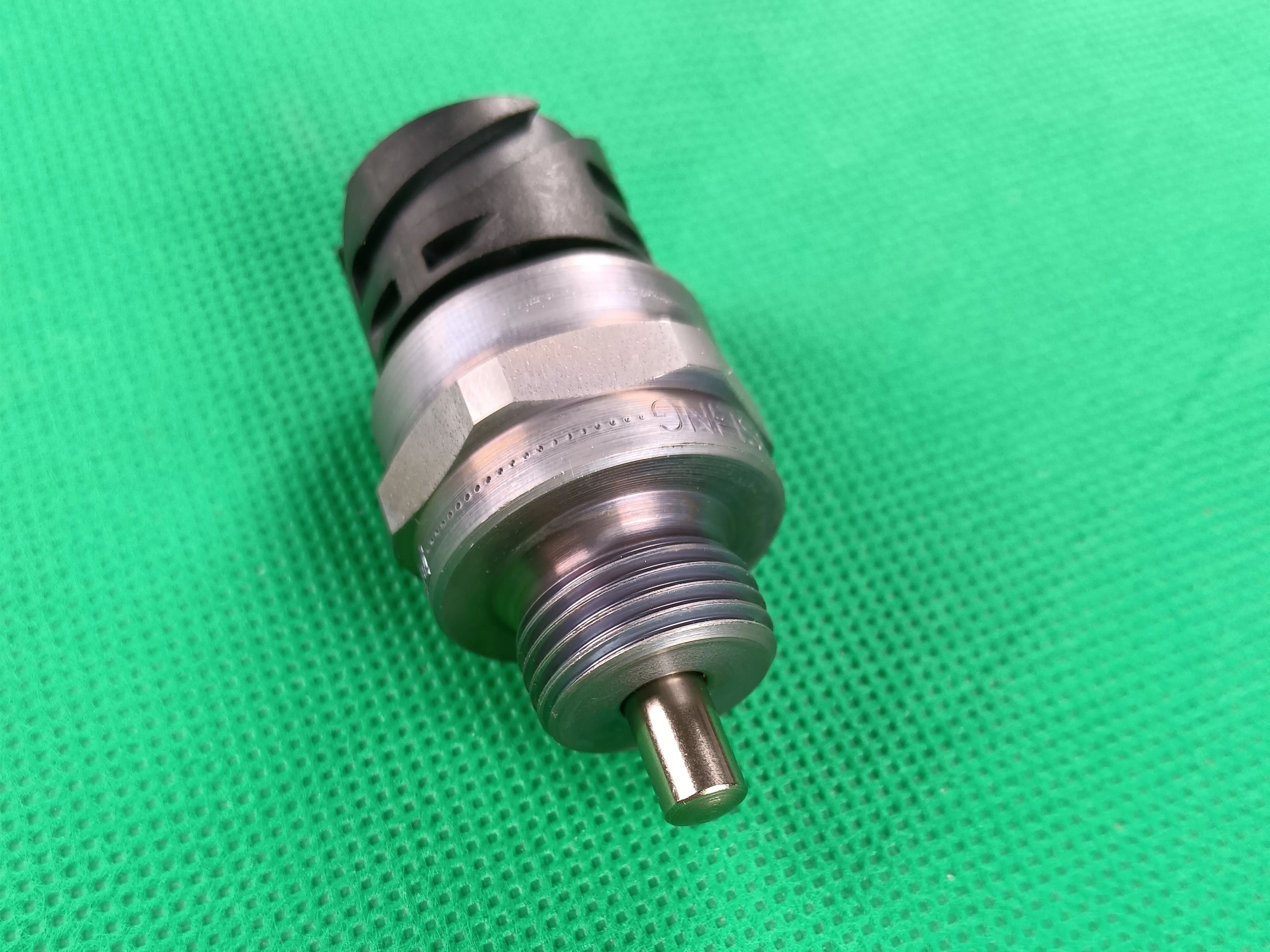 Truck Parts for Transmission Gearbox - Pressure Sensor Switch 0501331660