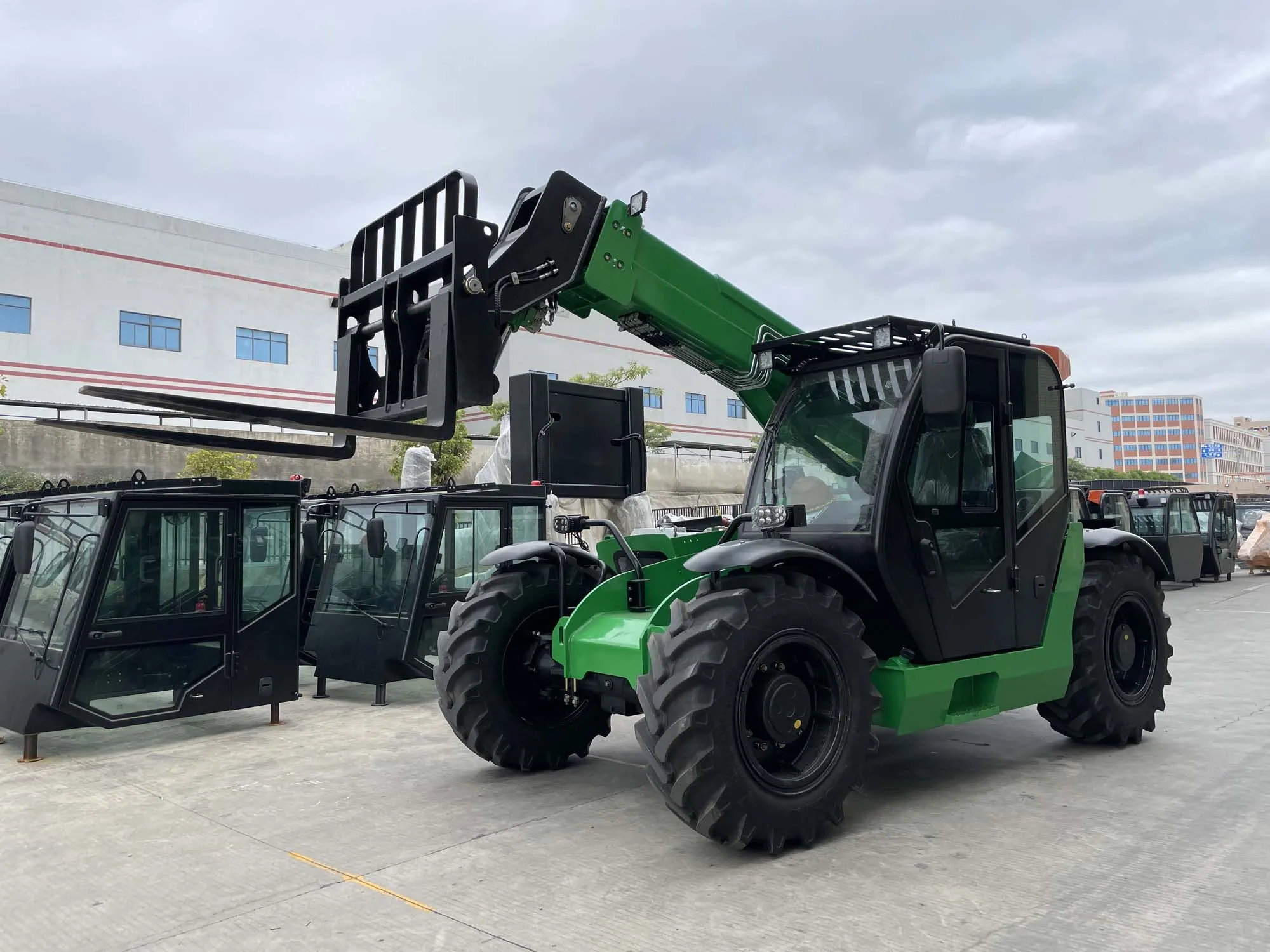 SOCMA Crab Walking Forklift - 4x4 Telehandler with 7m Lifting Height