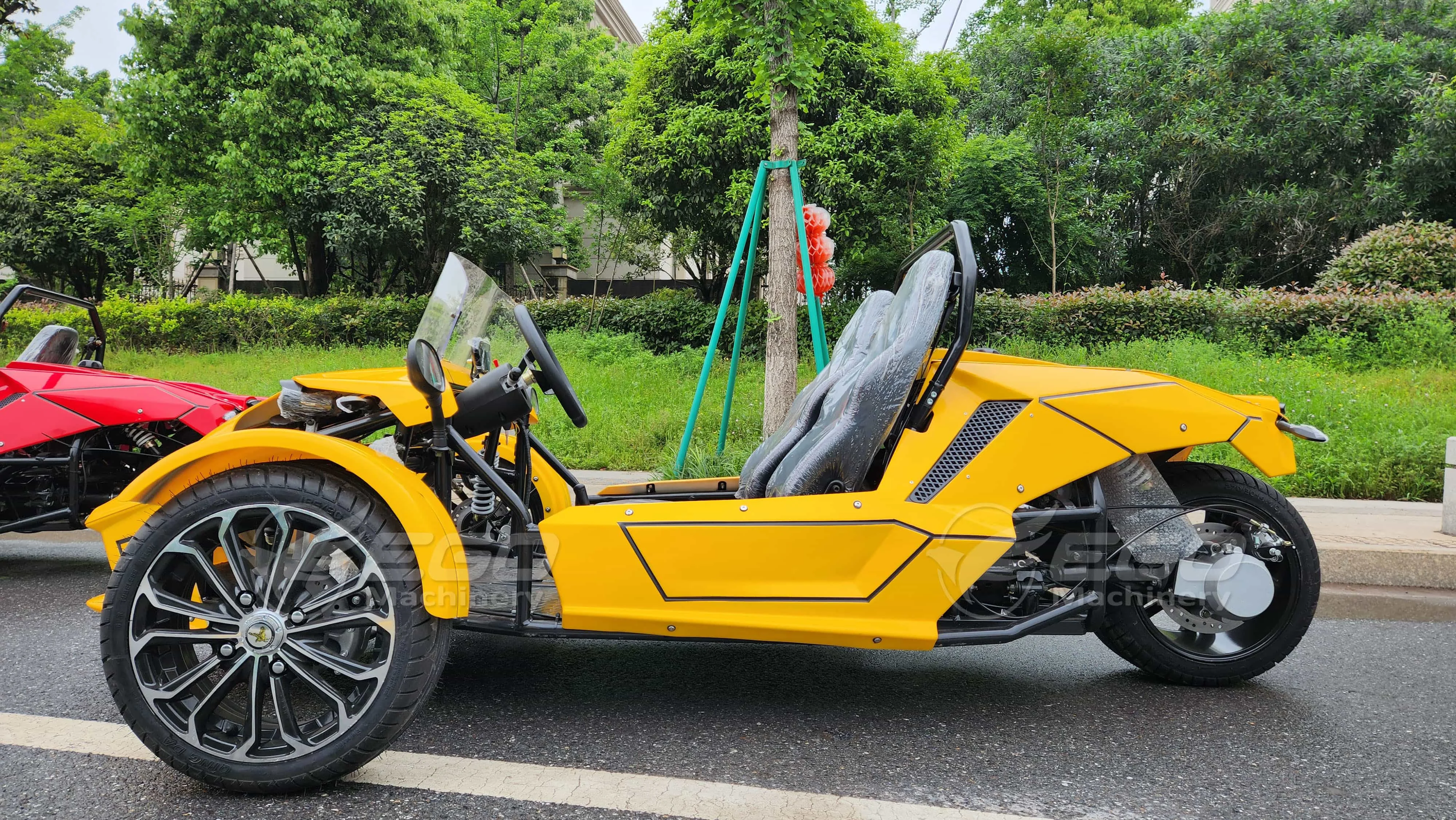 Reverse Ztr Trike Roadster 250cc/350cc - Two Seater Reverse Motorcycle ...