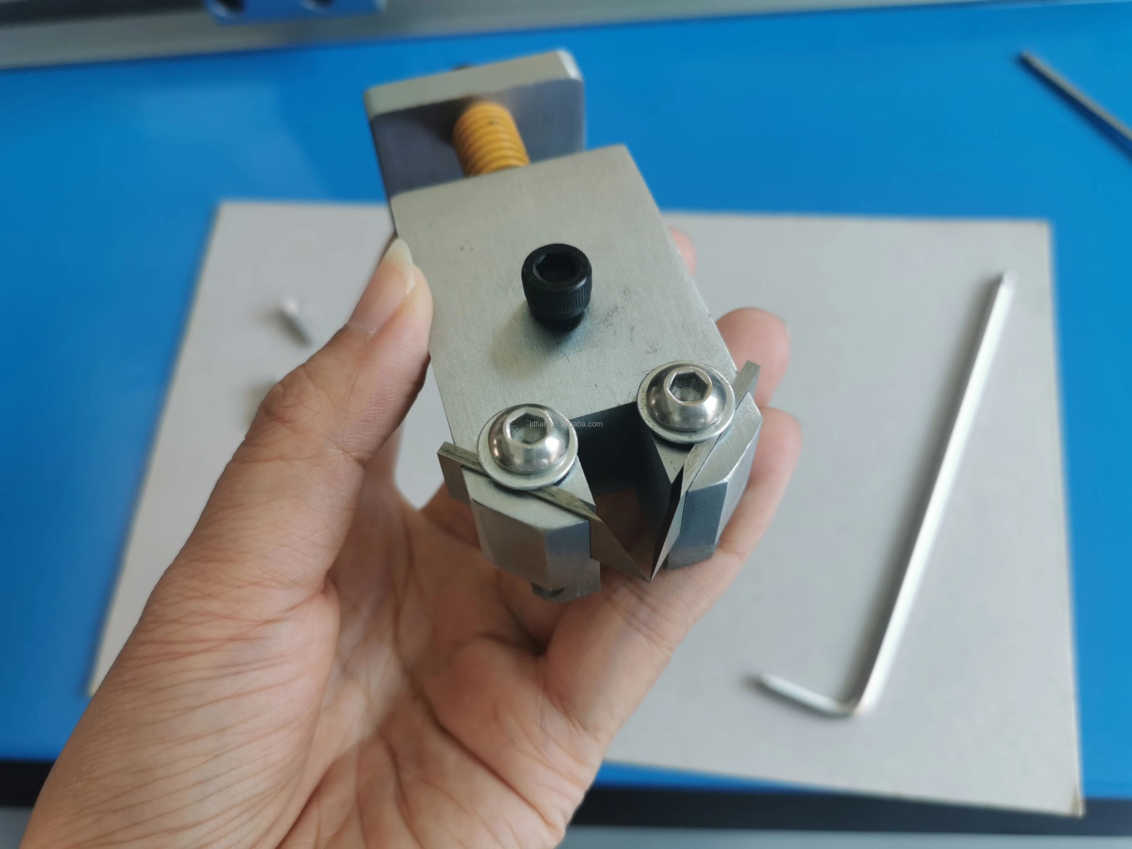 Cardboard Slotting Machine - Efficient Grooving Solutions