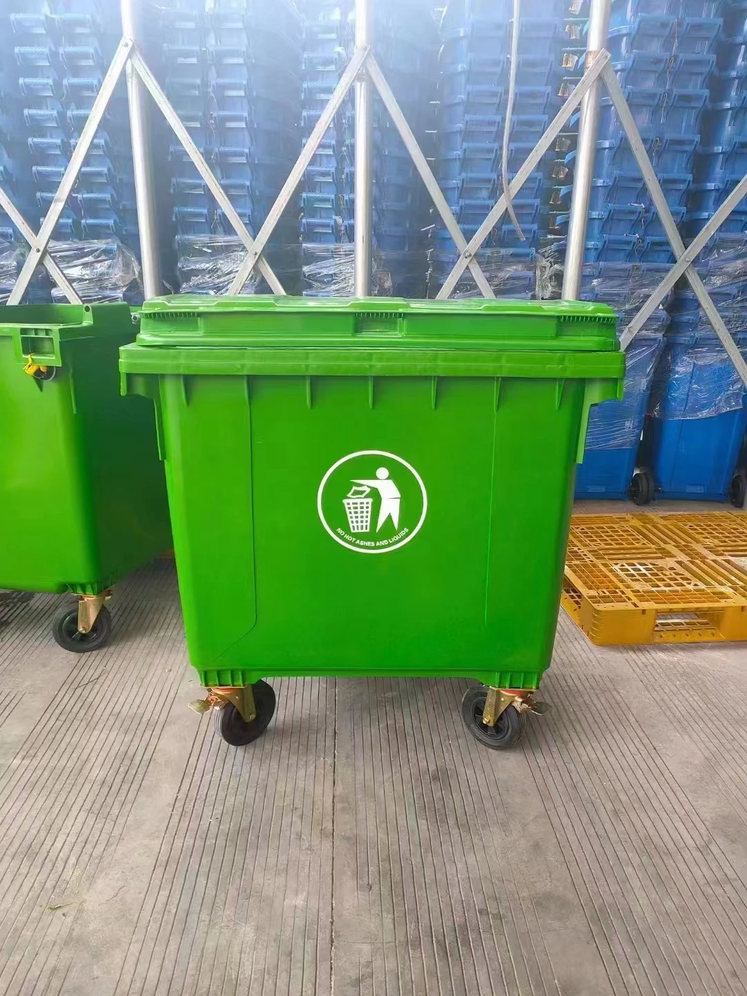 Alibaba.com: 120L-1100L capacity, wheeled outdoor plastic waste bins ...