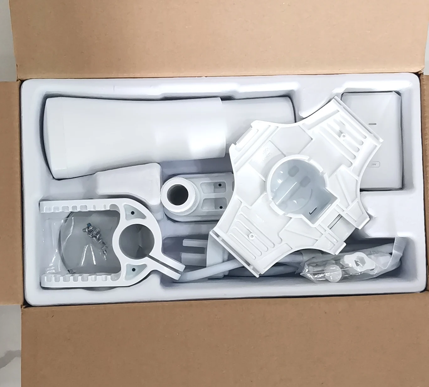 UBNT Lbe-5ac-Gen2 5G Wireless Bridge - Reliable Long-Distance Transmission