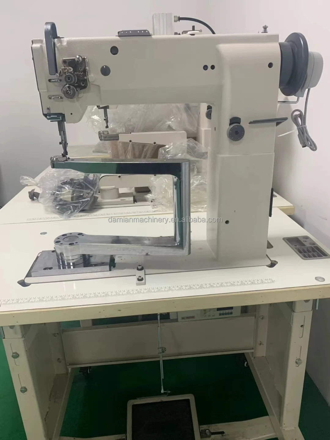 360 Degree Rotary Post Bed Sewing Long Arm Sewing Machine For Leather ...