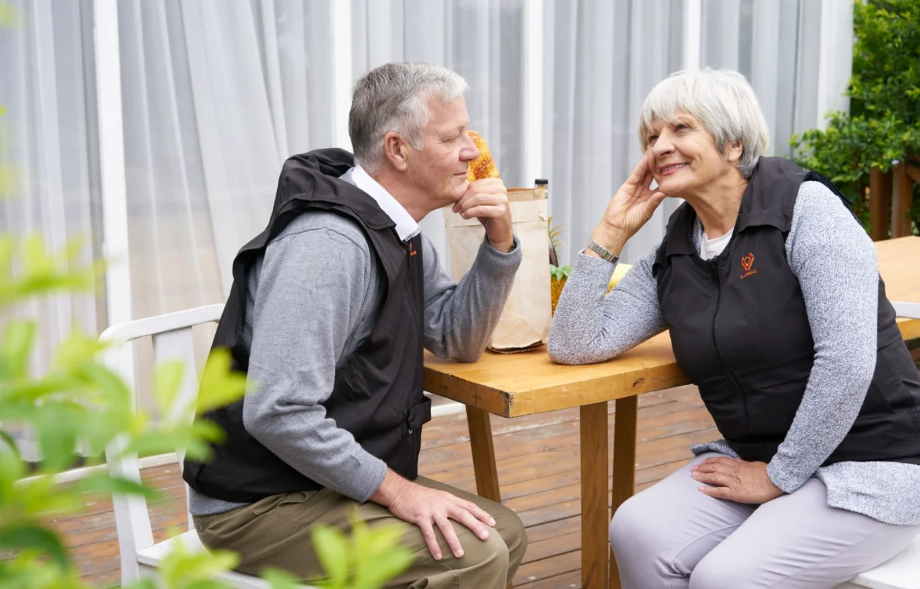 Alibaba.com: GPS airbag vest for elderly with hip and head protection ...