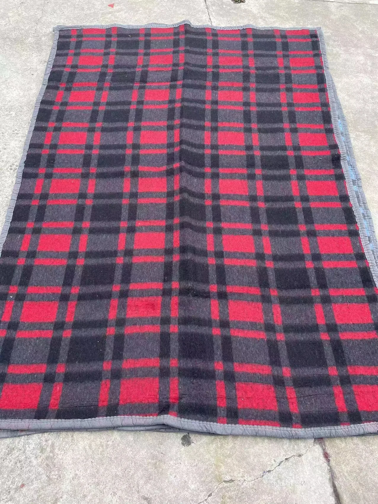 Emergency Refugee Aid - Warmth and Protection Blankets
