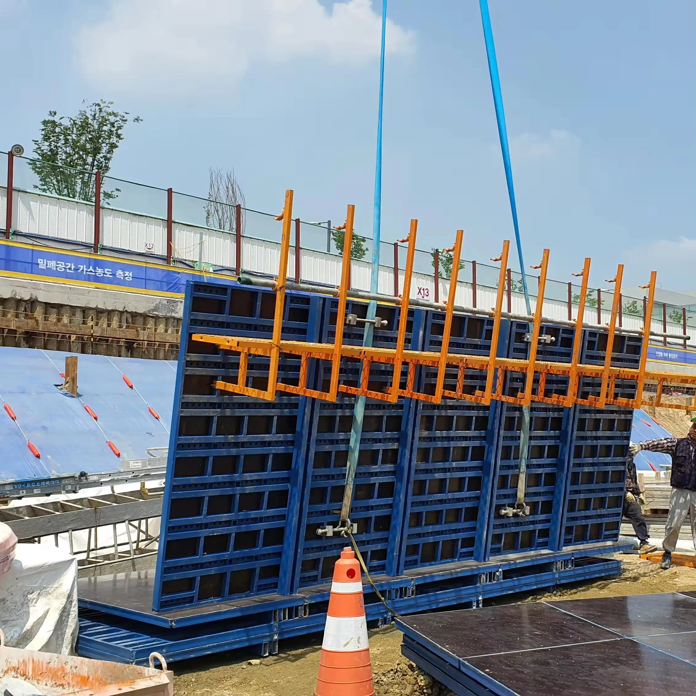 Steel Frame Formwork System For Concreting Walls And Columns - Buy ...