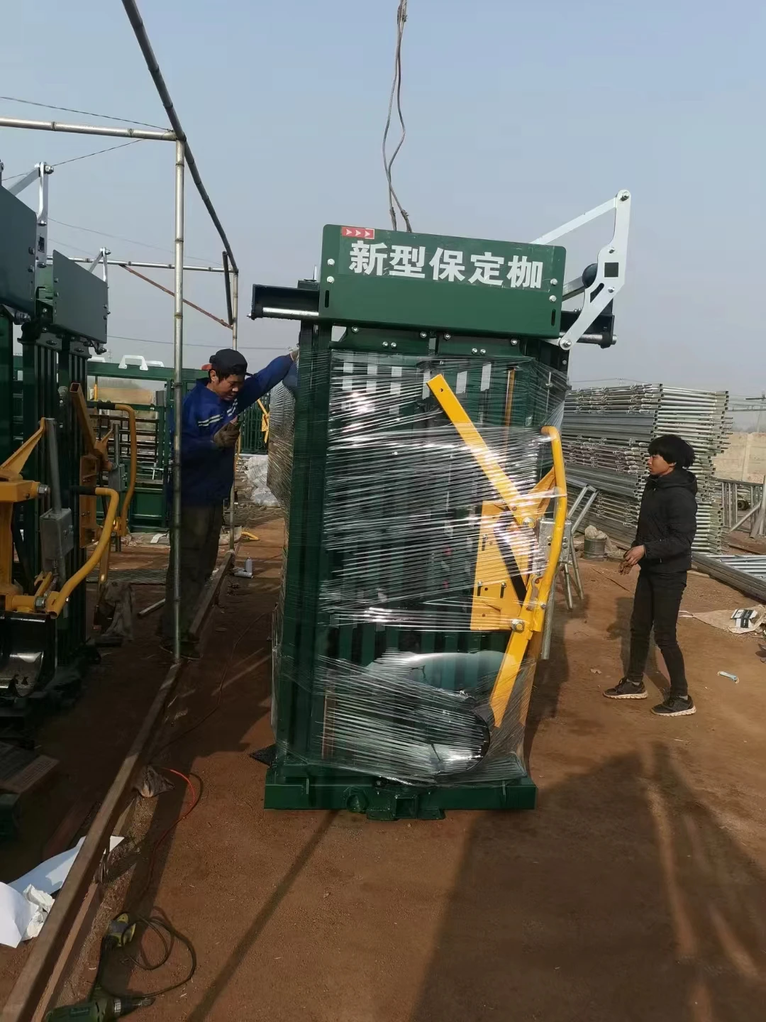Factory Price Cattle Loading Cattle Squeeze Chute Hydraulic For Cattle ...