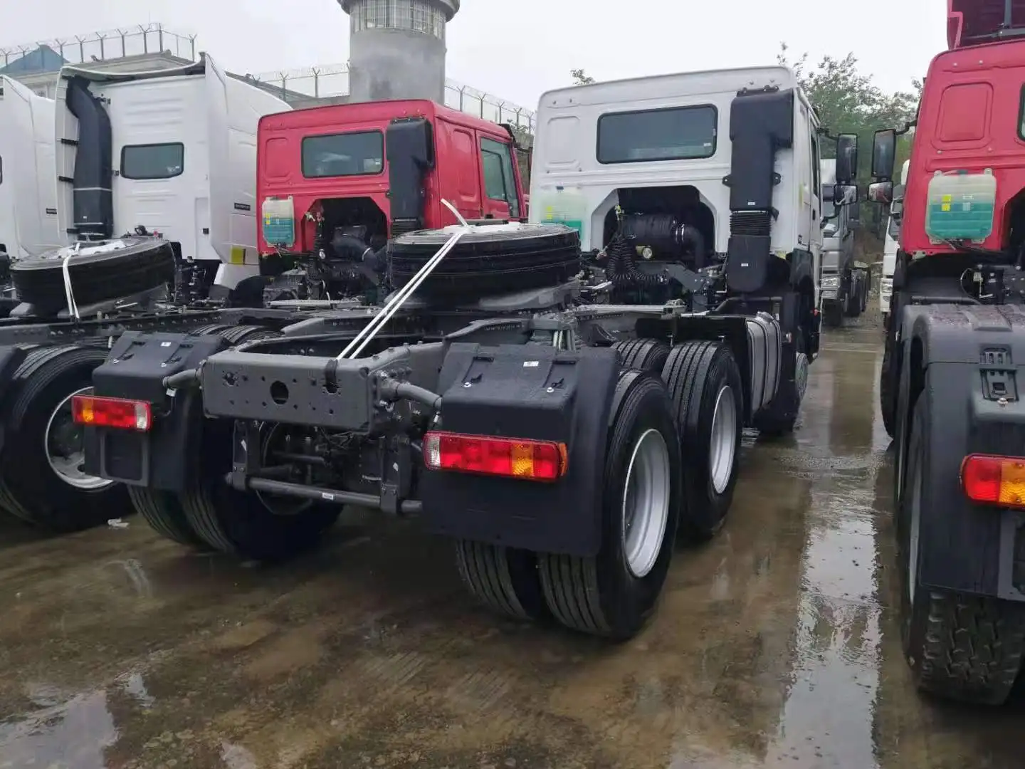 SINOTRUK HOWO 371/375/420HP 6x4 Prime Mover 10 Wheels Tractor Truck ...