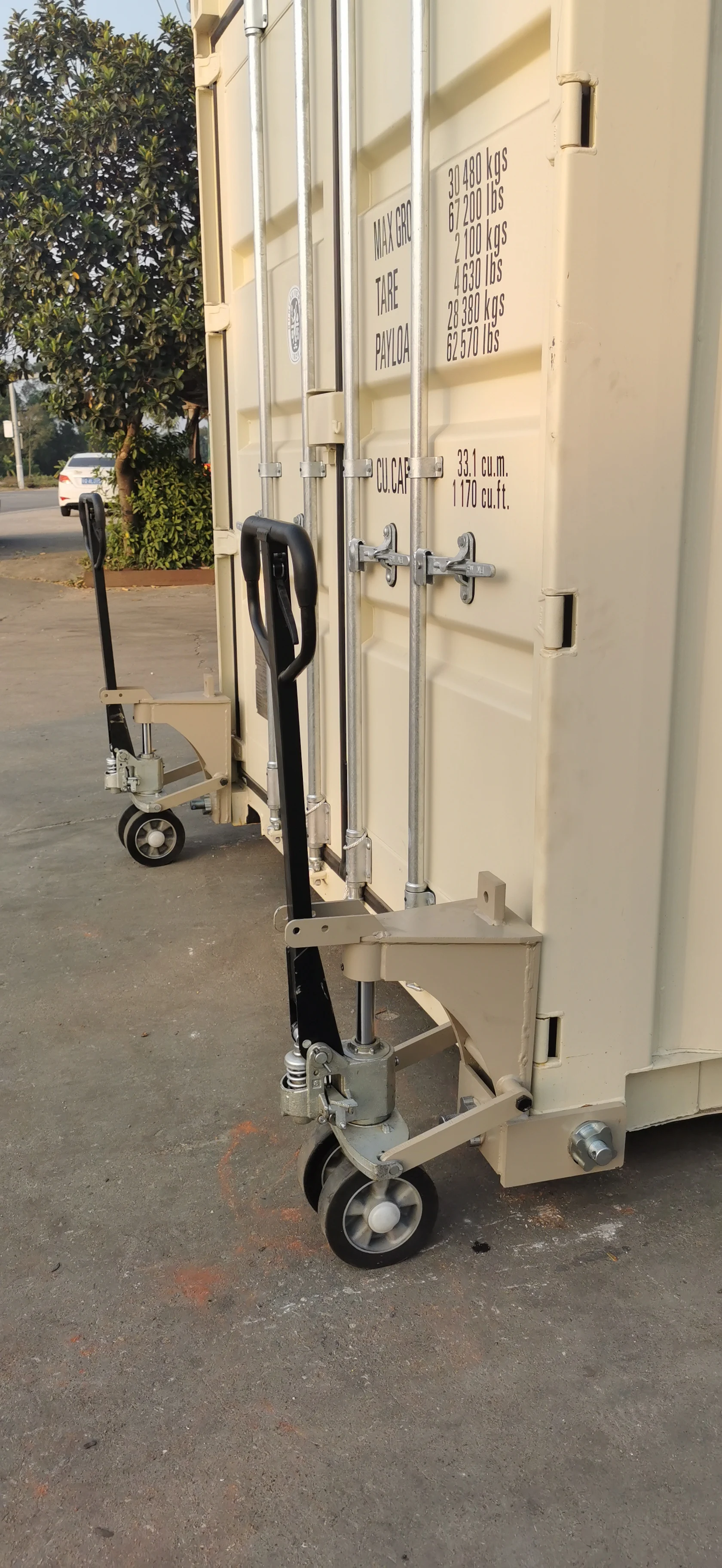 8 Tons for 4pcs Hydraulic Lifting Caster - Container Mobility