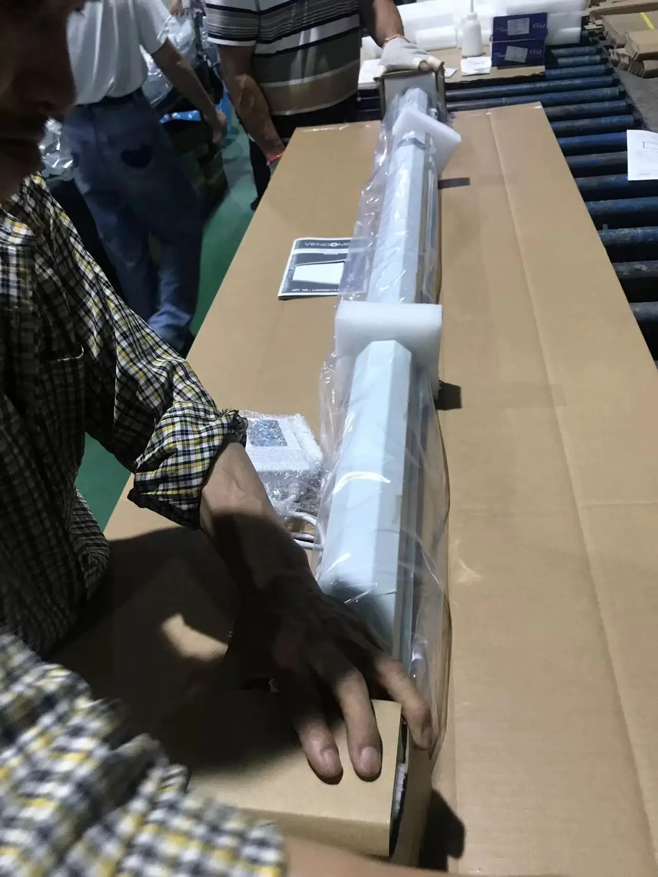 Customized 16:9 72''-150'' Inch Wall Mounted Pull Down Manual ...