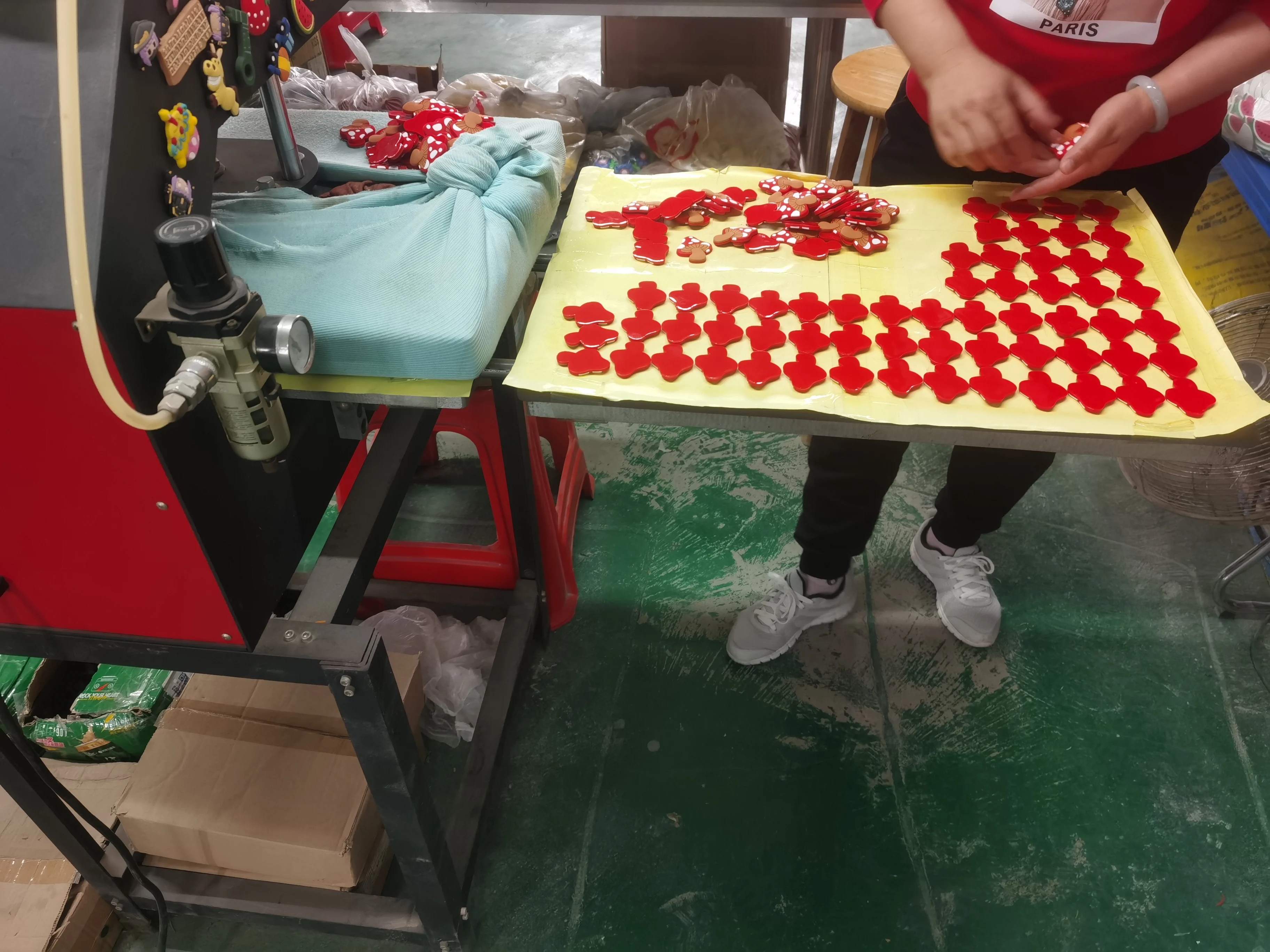 High Quality Custom Logo Heat Press Iron on Embossed Rubber Badges ...