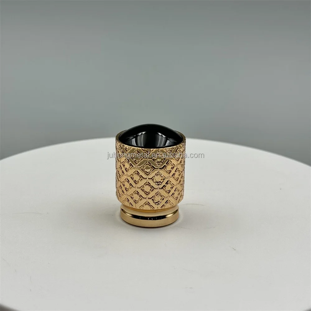 Luxury perfume cap with pump sprayer - top view