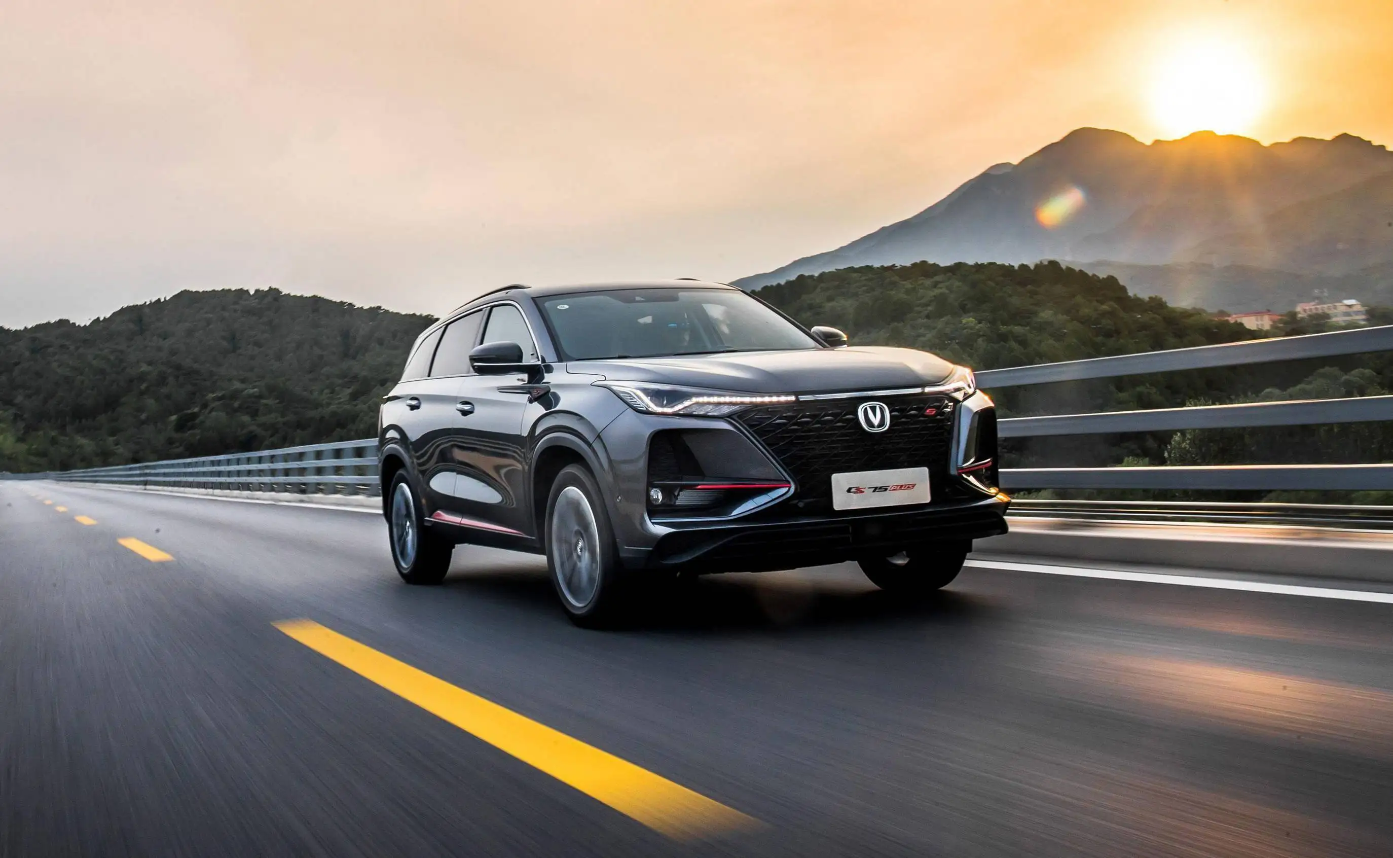 Changan 2023 Compact Five Seater Car Changan Cs75 Plus 1.5t 2.0t White ...