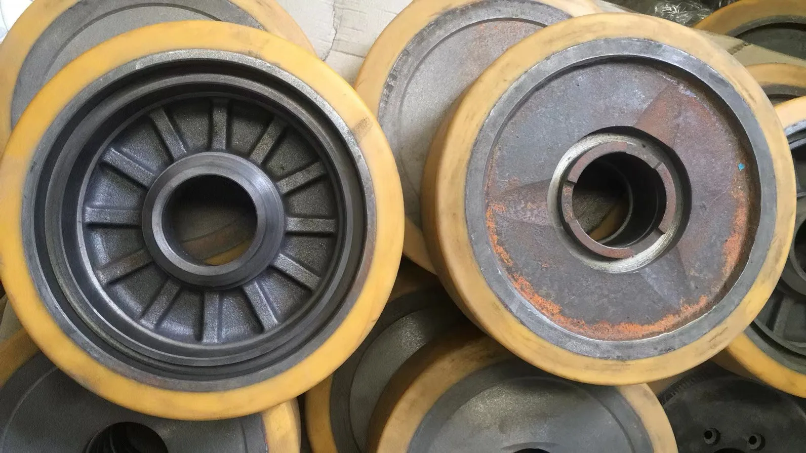 CROWN 330x100 Mm Polyurethane Load Wheel - Durable & Reliable