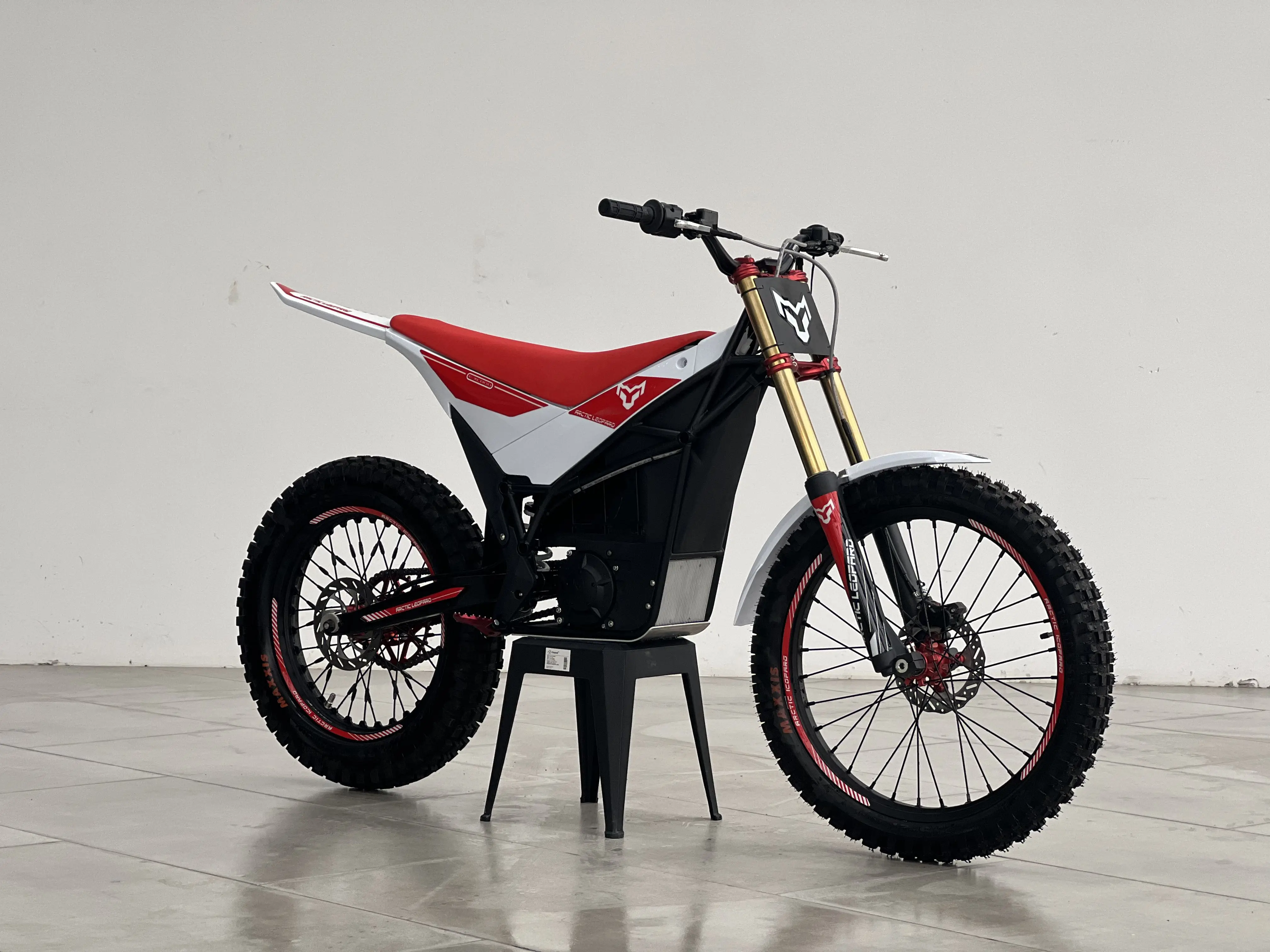 E XT 800 Arctic Leopard Electric Off Road Motorcycle - 72V 60Ah, 25KW ...