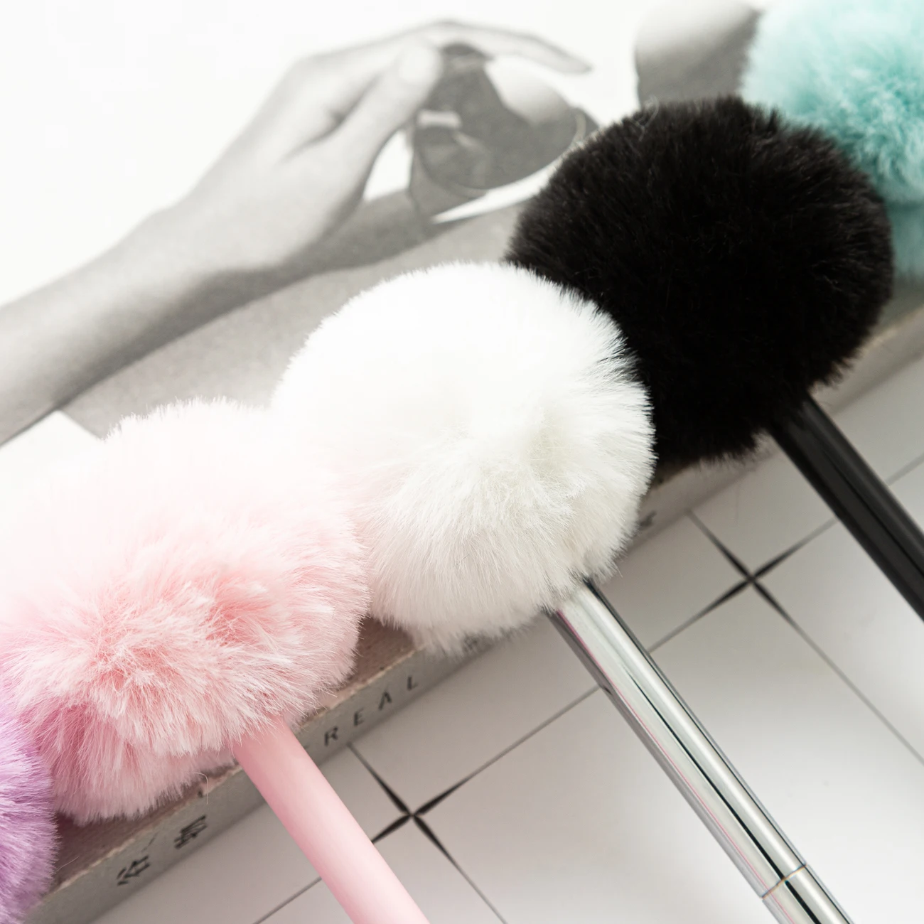 Wistiti Style Pom Pom Pen - Kawaii Cute Bow Plush Ballpoint Pens