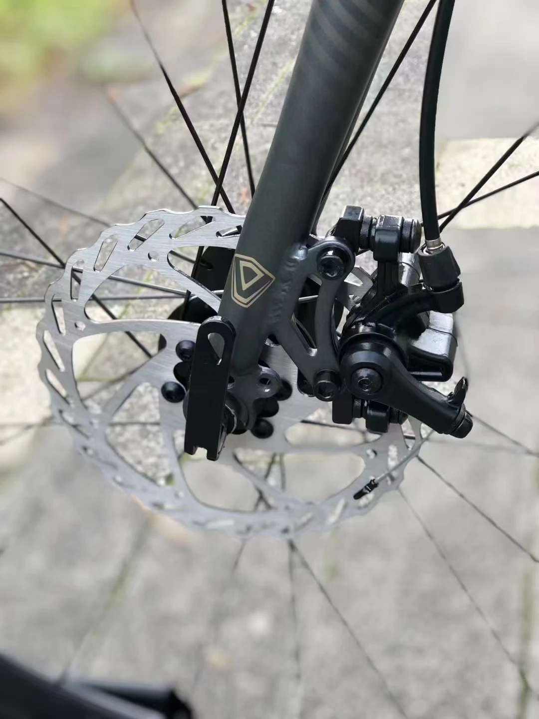 Aluminum 18 Speed Road Bike with Disc Brake & 700c Wheels