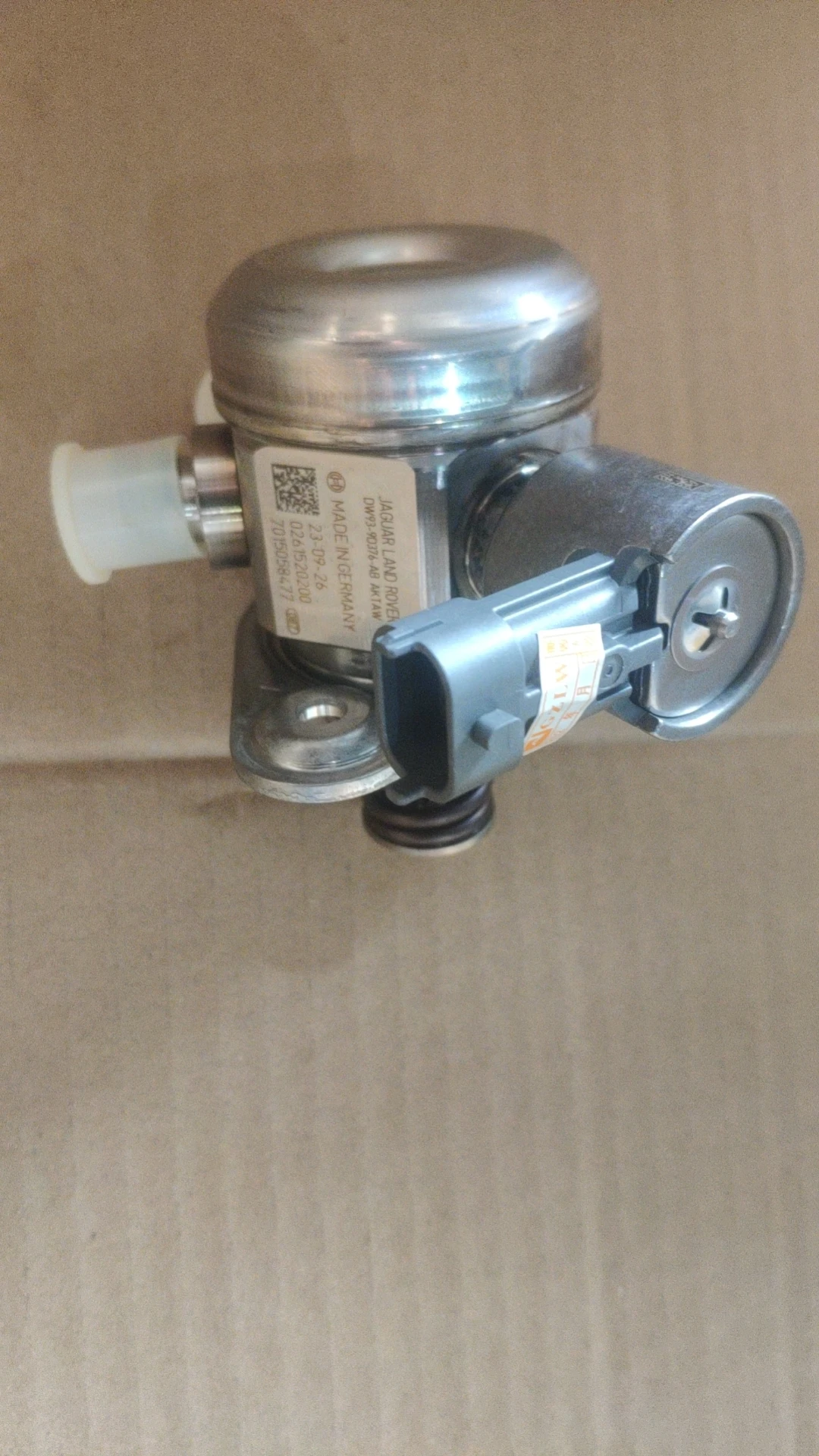 C2Z31827 AJ813042 High Pressure Fuel Pump for Jaguar XJ 2010- F-TYPE ...