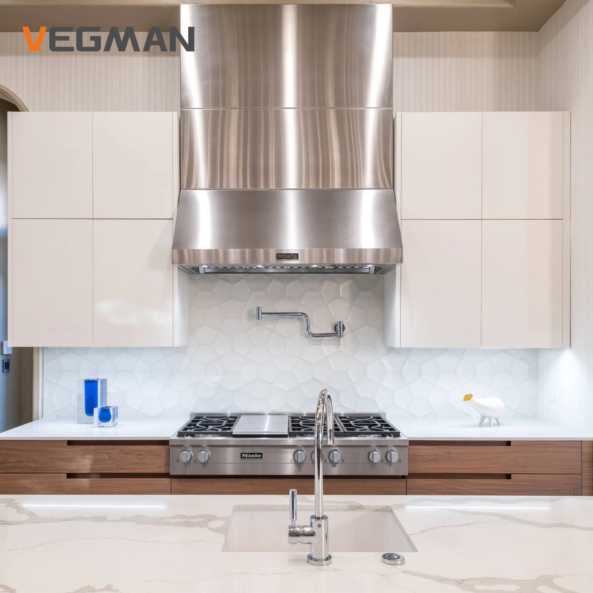 Wood Veneer Pantry Cabinet And Smart Lacquer Cabinet Kitchen Design ...