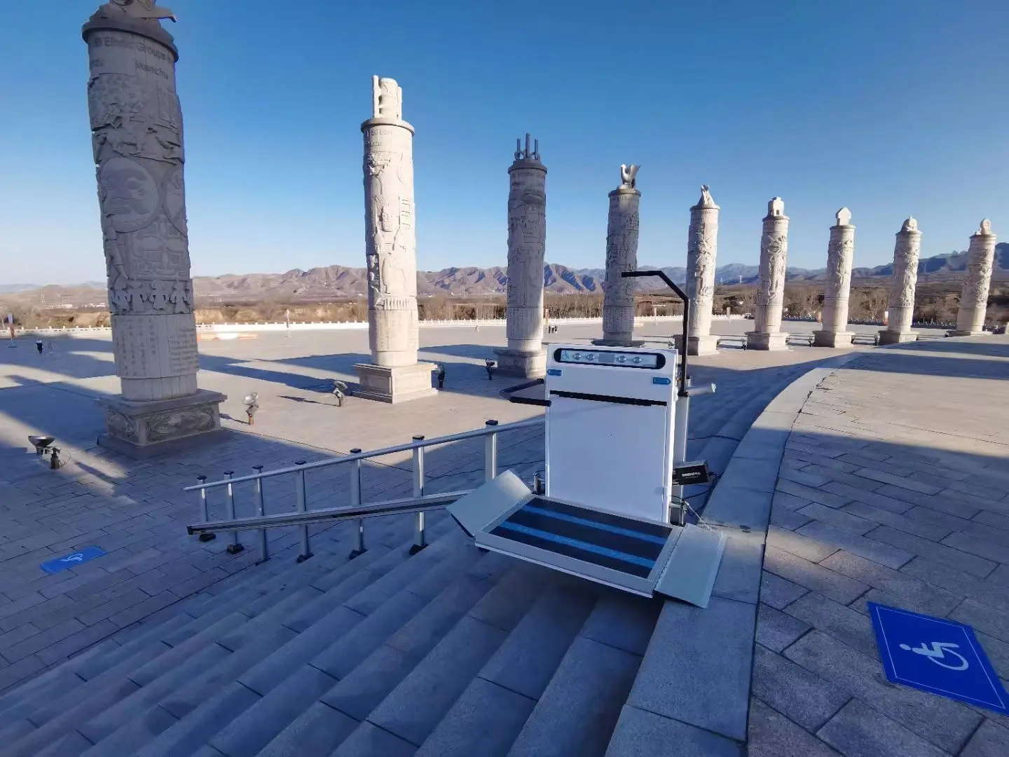 New Design Electric Wheelchair Lift Curved Stair Lift Vertical Tilt ...