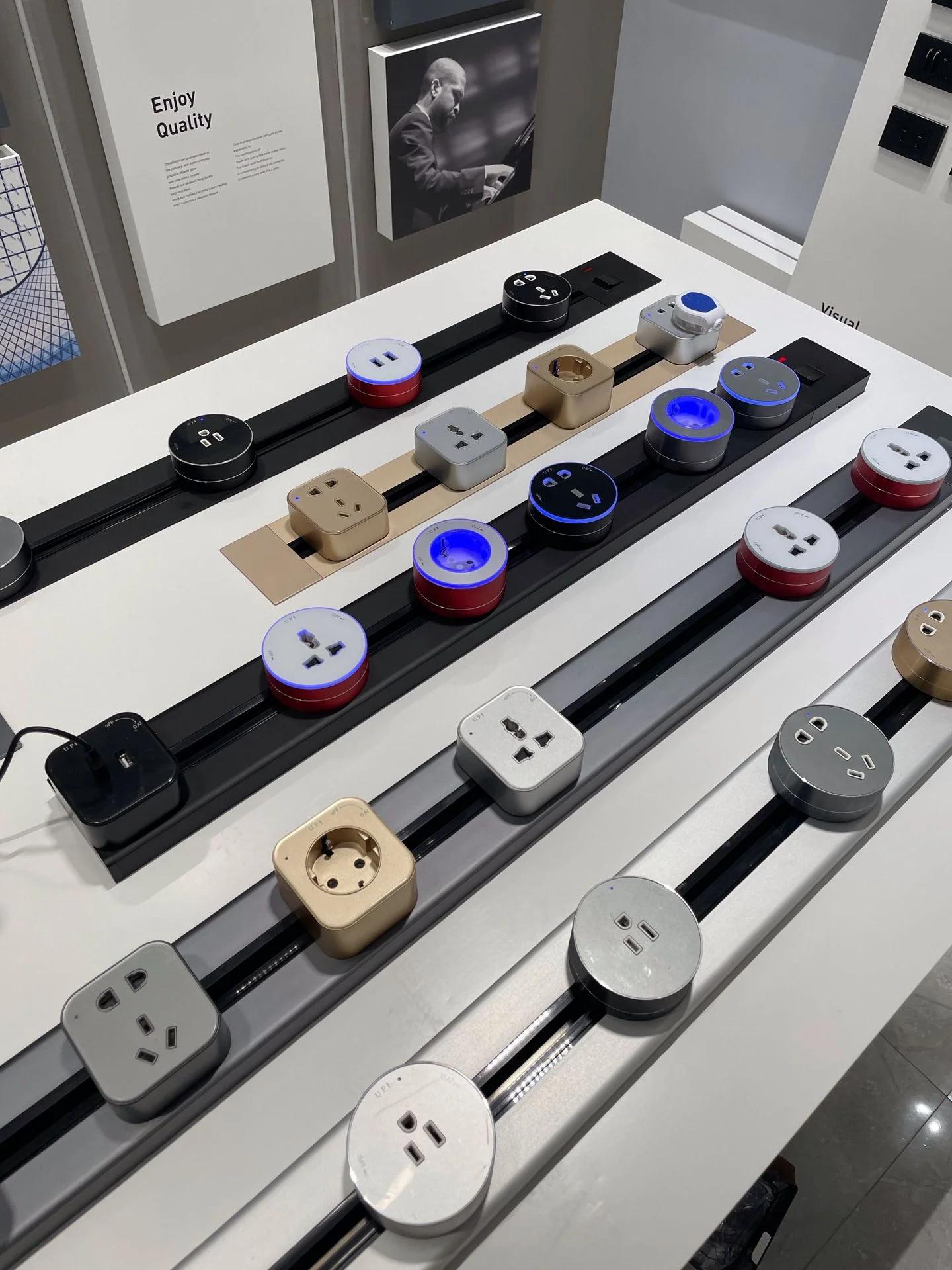 Customizable Power Rail Socket - Versatile for Home & Office