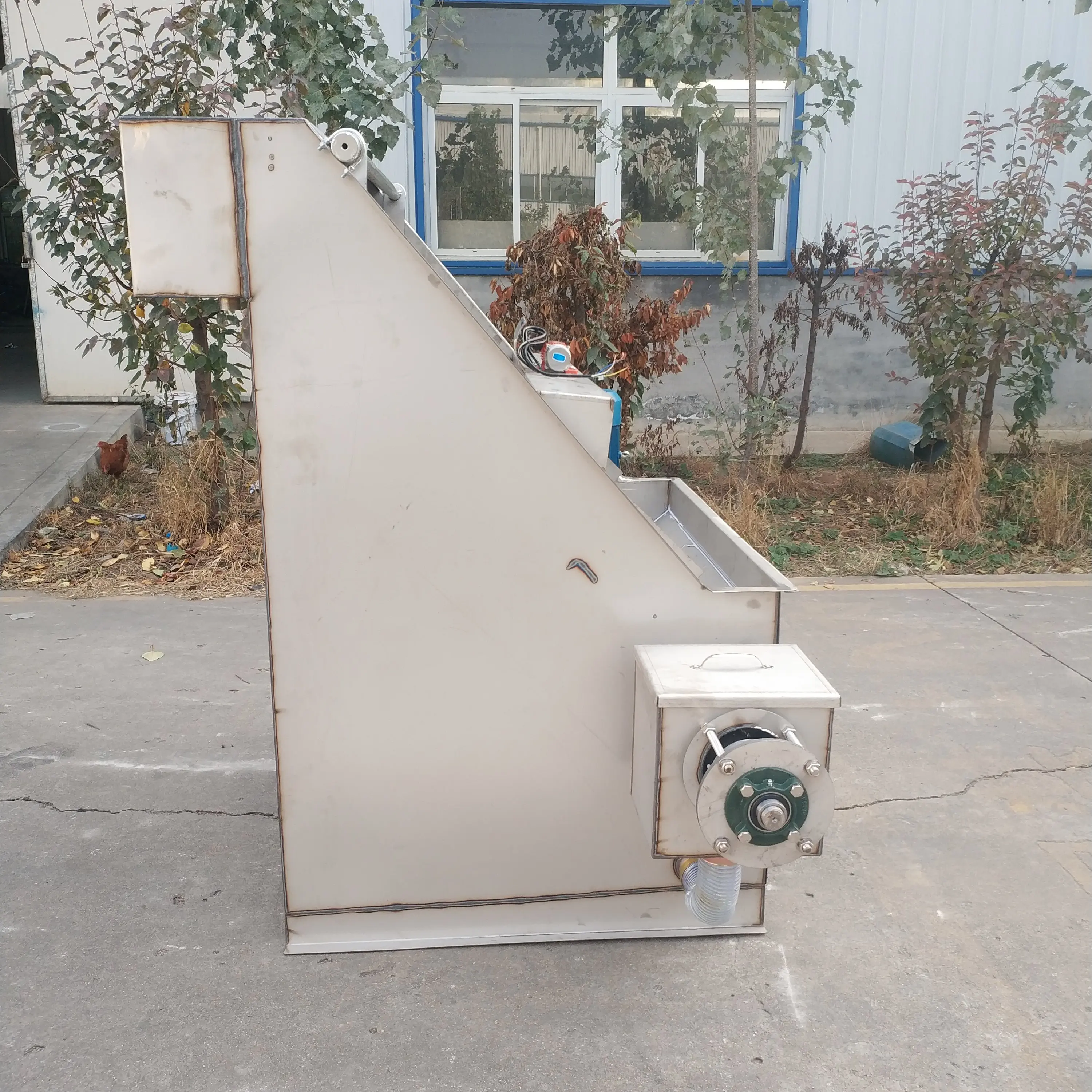 Inclined Screen Solid-Liquid Separator for Farm Manure