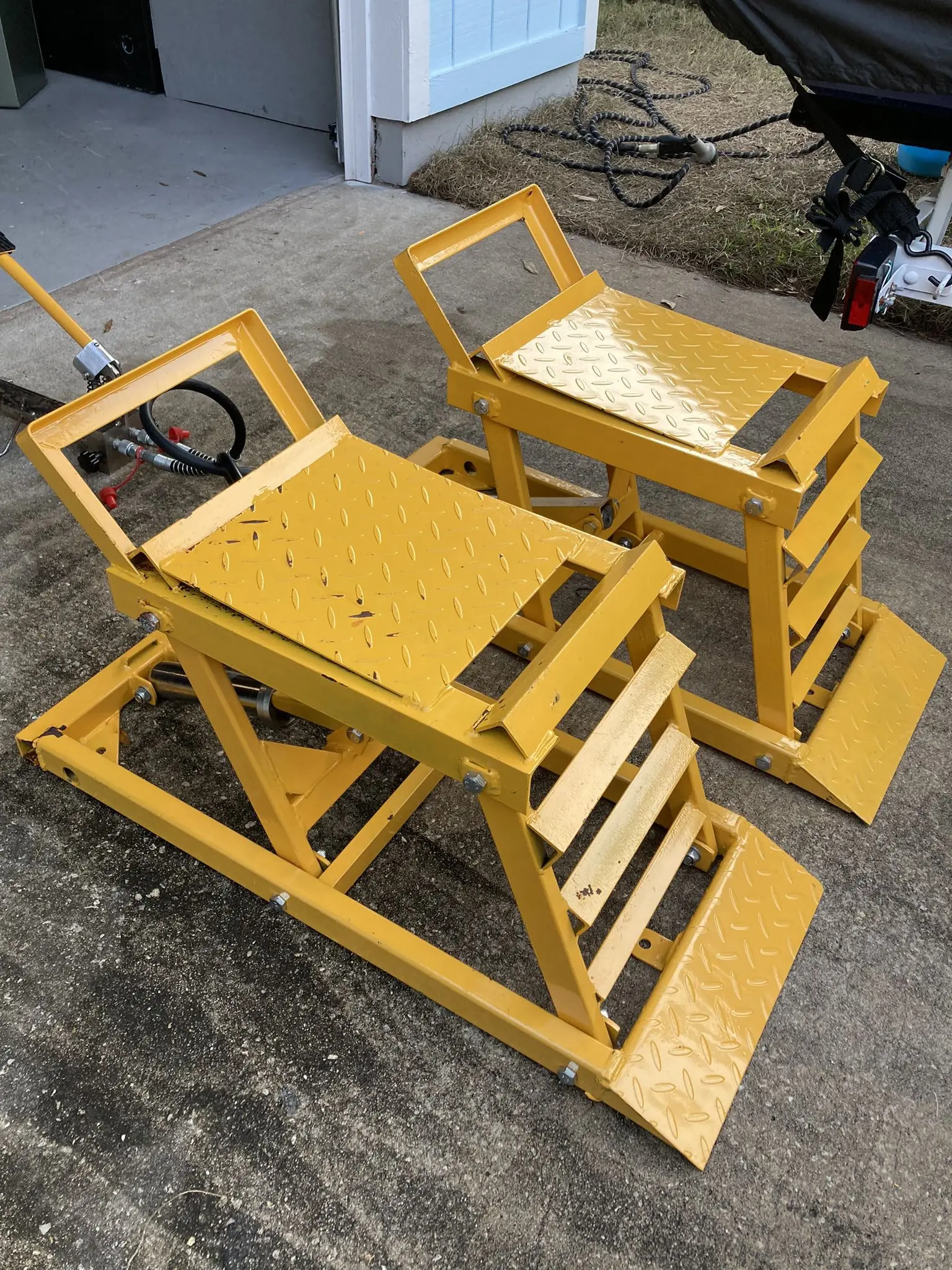 CE Manufacturer 2T Hydraulic Car Lift OEM Adjustable Ramps