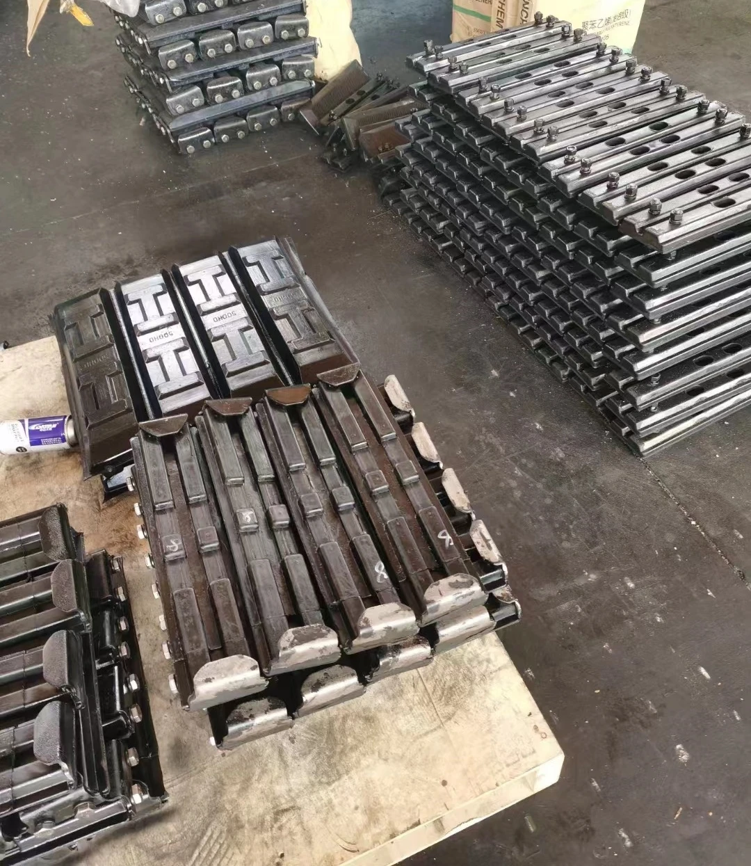 Manufacturer Direct Selling Excavator Chain Spare Parts For Pc200 Pc300 ...