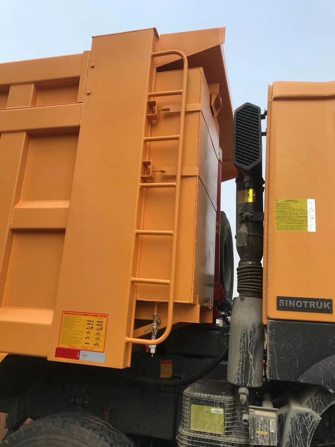 China 8x4 Dump Truck 12 Wheel 40 Ton Zz3317v3867b 7800*2300*1500mm ...